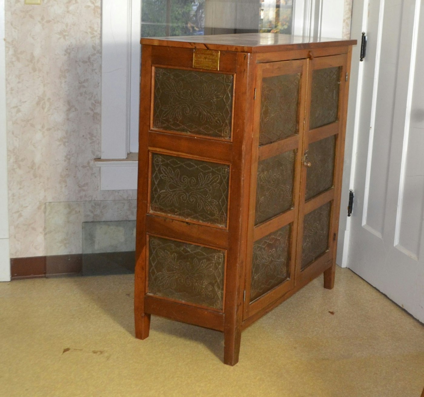 Vintage Pie Safe : EBTH