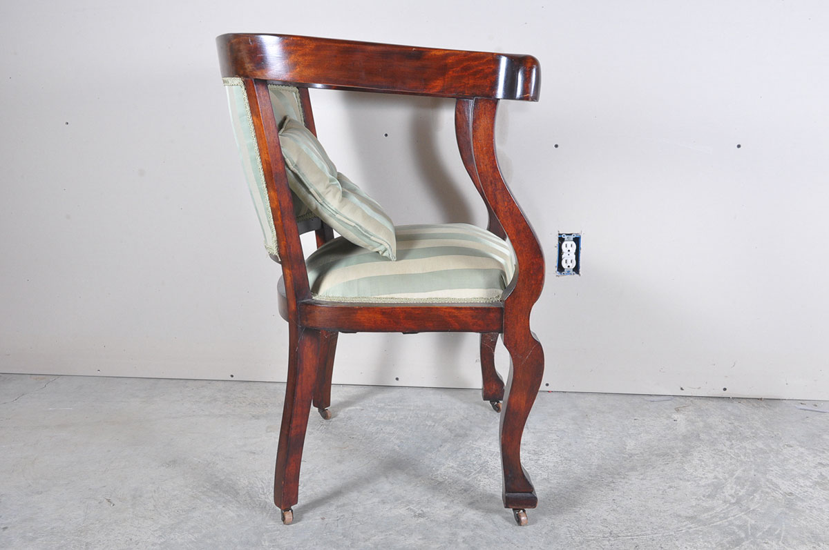 Mahogany Barrel Back Colonial style Chair | EBTH