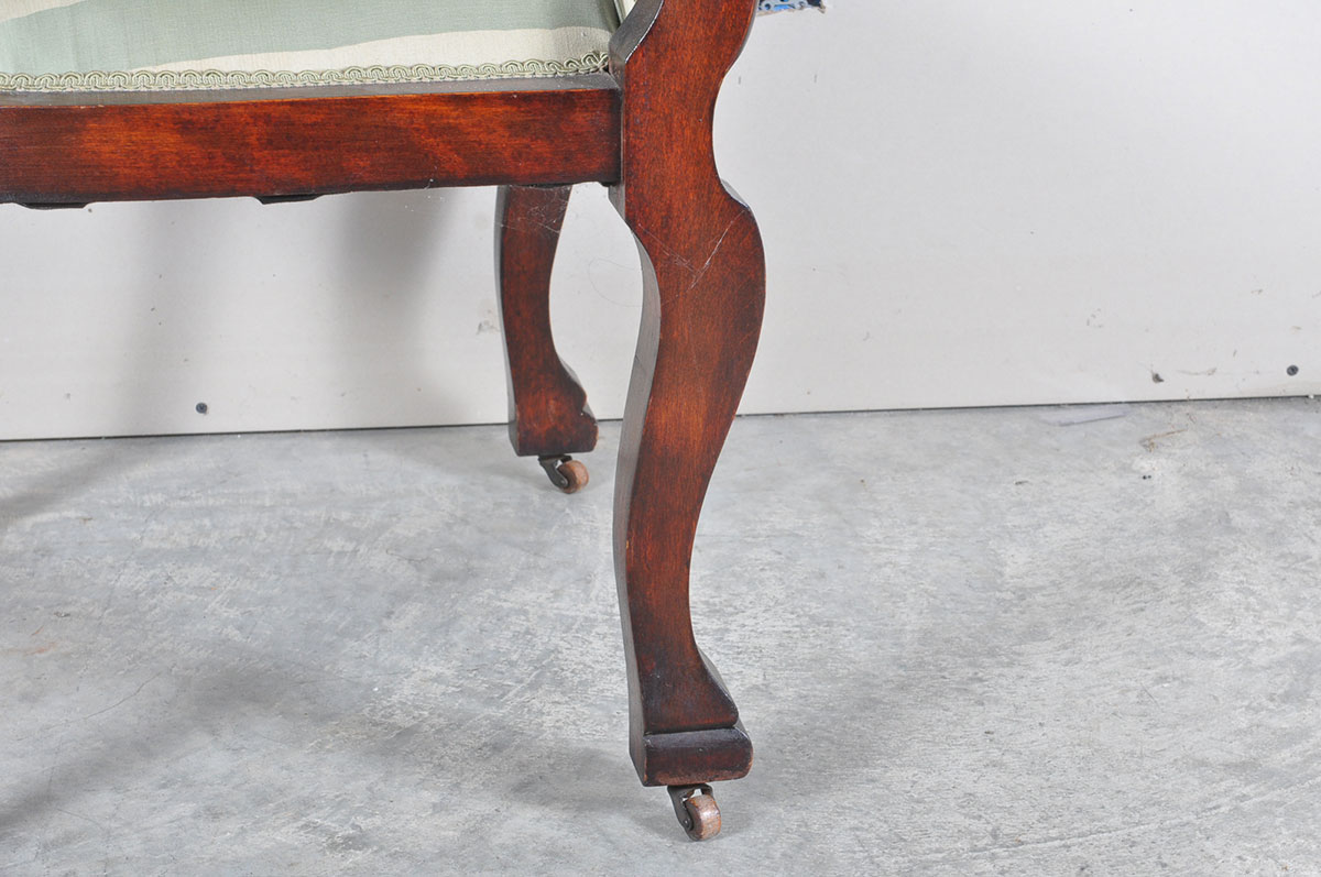 Mahogany Barrel Back Colonial style Chair | EBTH