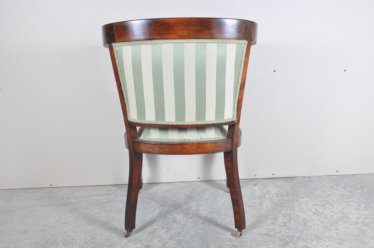 Mahogany Barrel Back Colonial style Chair | EBTH