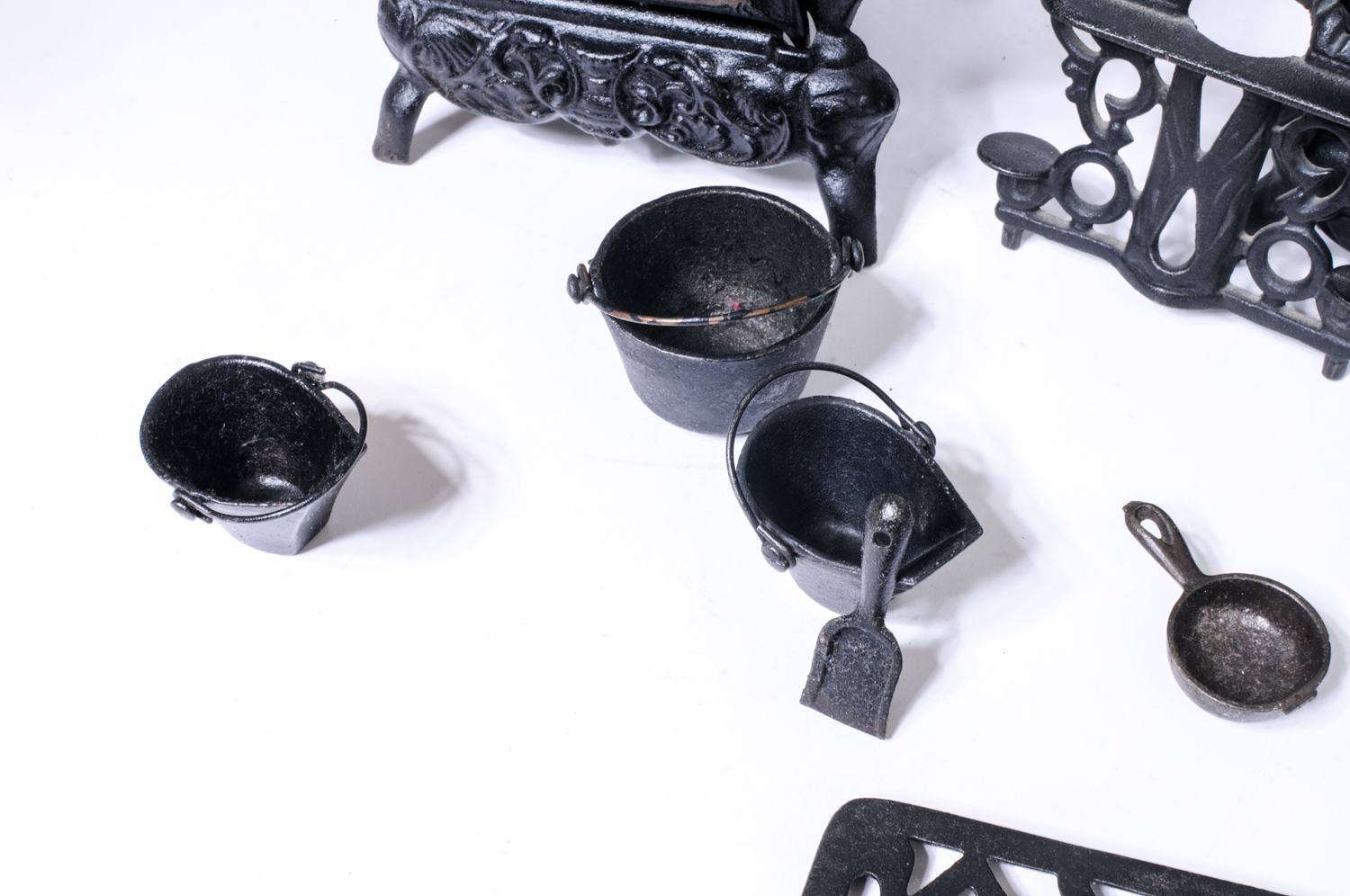 Collection of Cast Iron Miniatures | EBTH