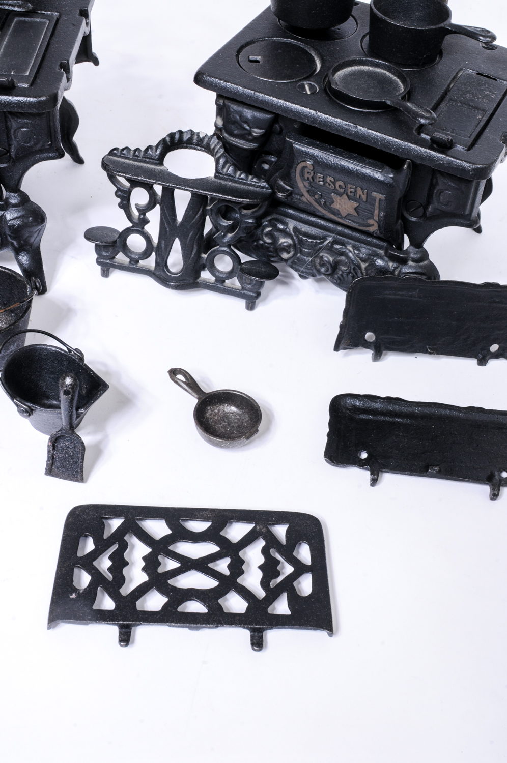 Collection of Cast Iron Miniatures | EBTH