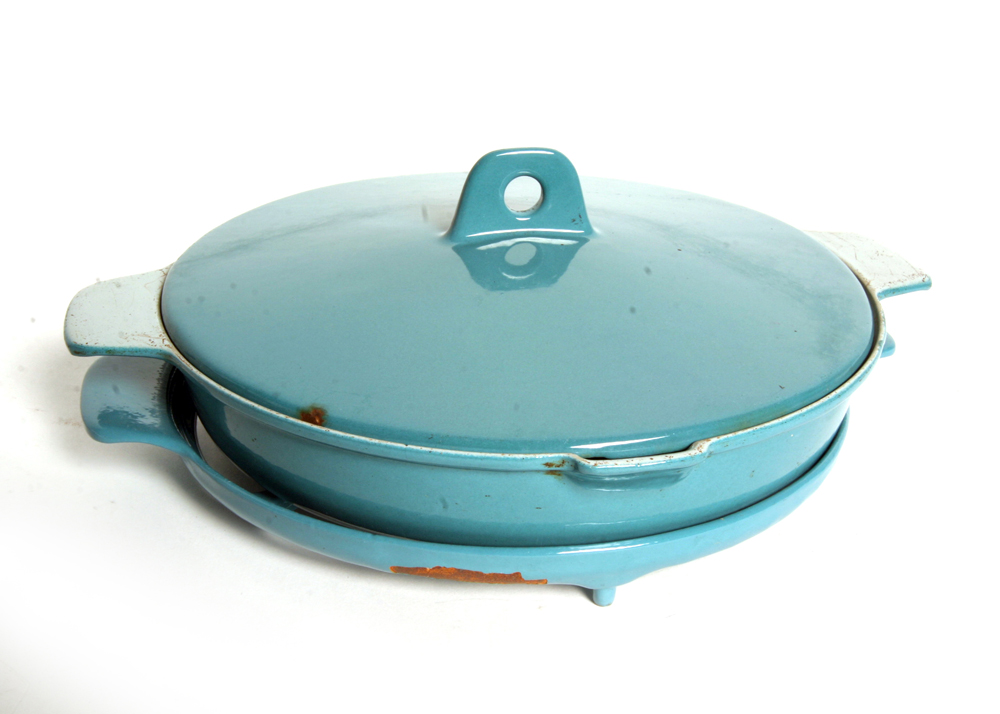Vintage Voss Cast Iron Enamel Oven Ware | EBTH