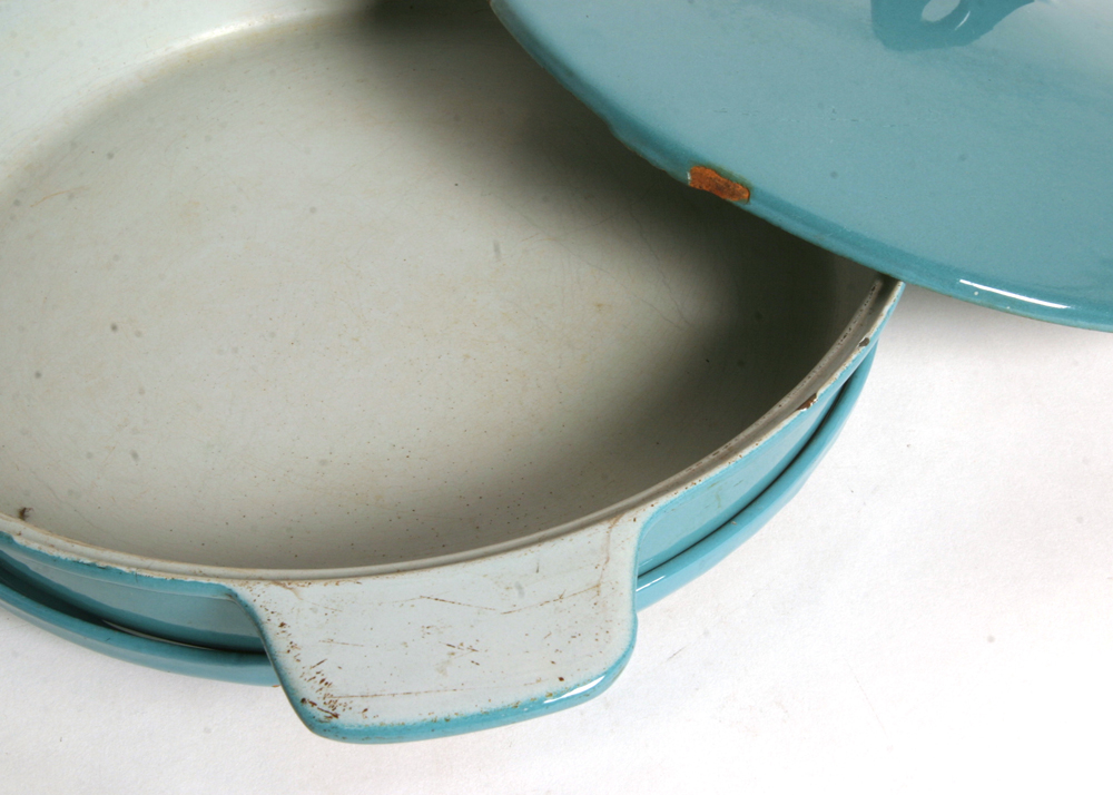 Vintage Voss Cast Iron Enamel Oven Ware | EBTH