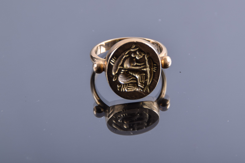 18K Gold Stamp Ring | EBTH