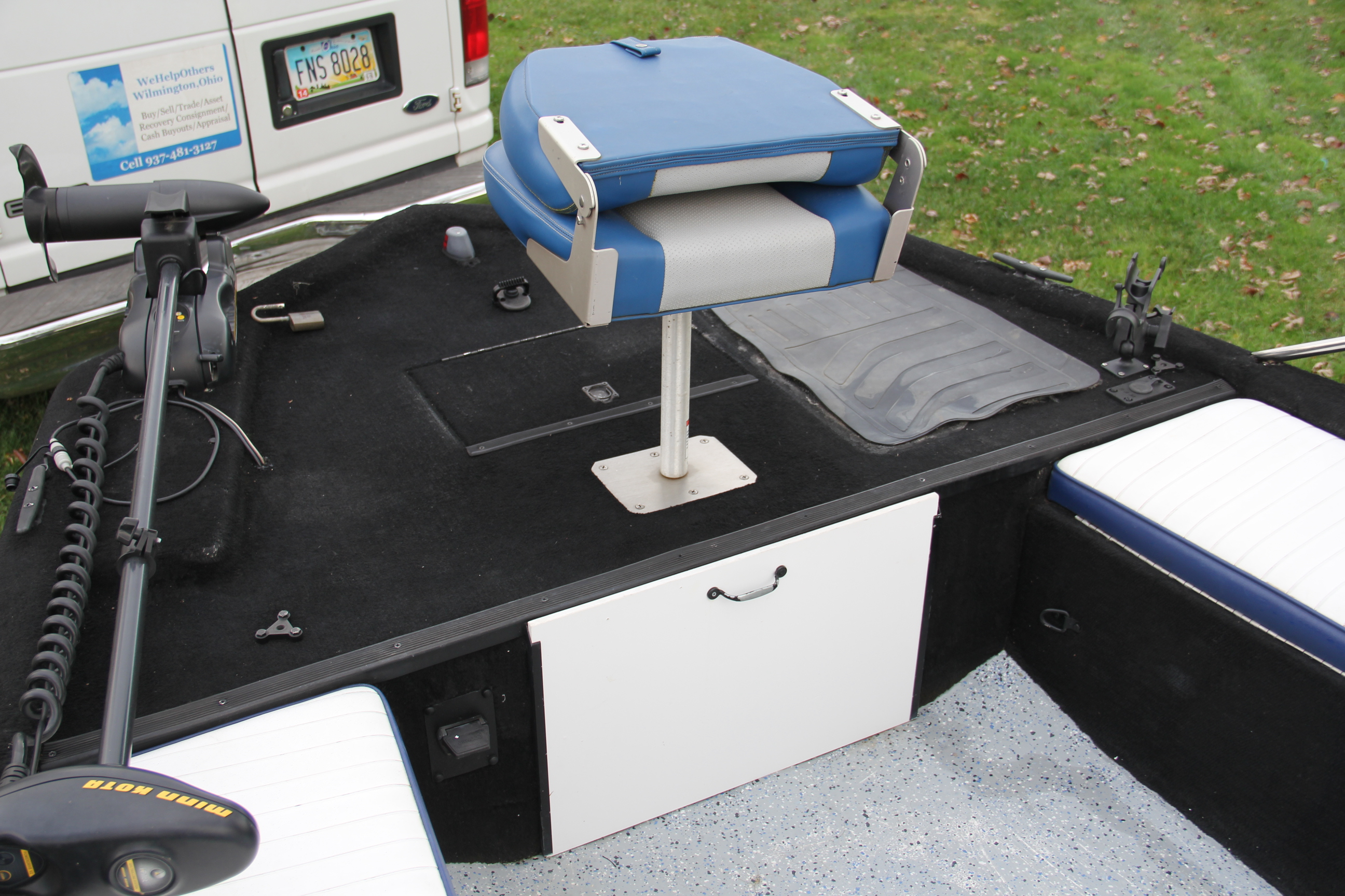 2000 Pro Master Center Console Fishing Boat 18ft with Trailer | EBTH