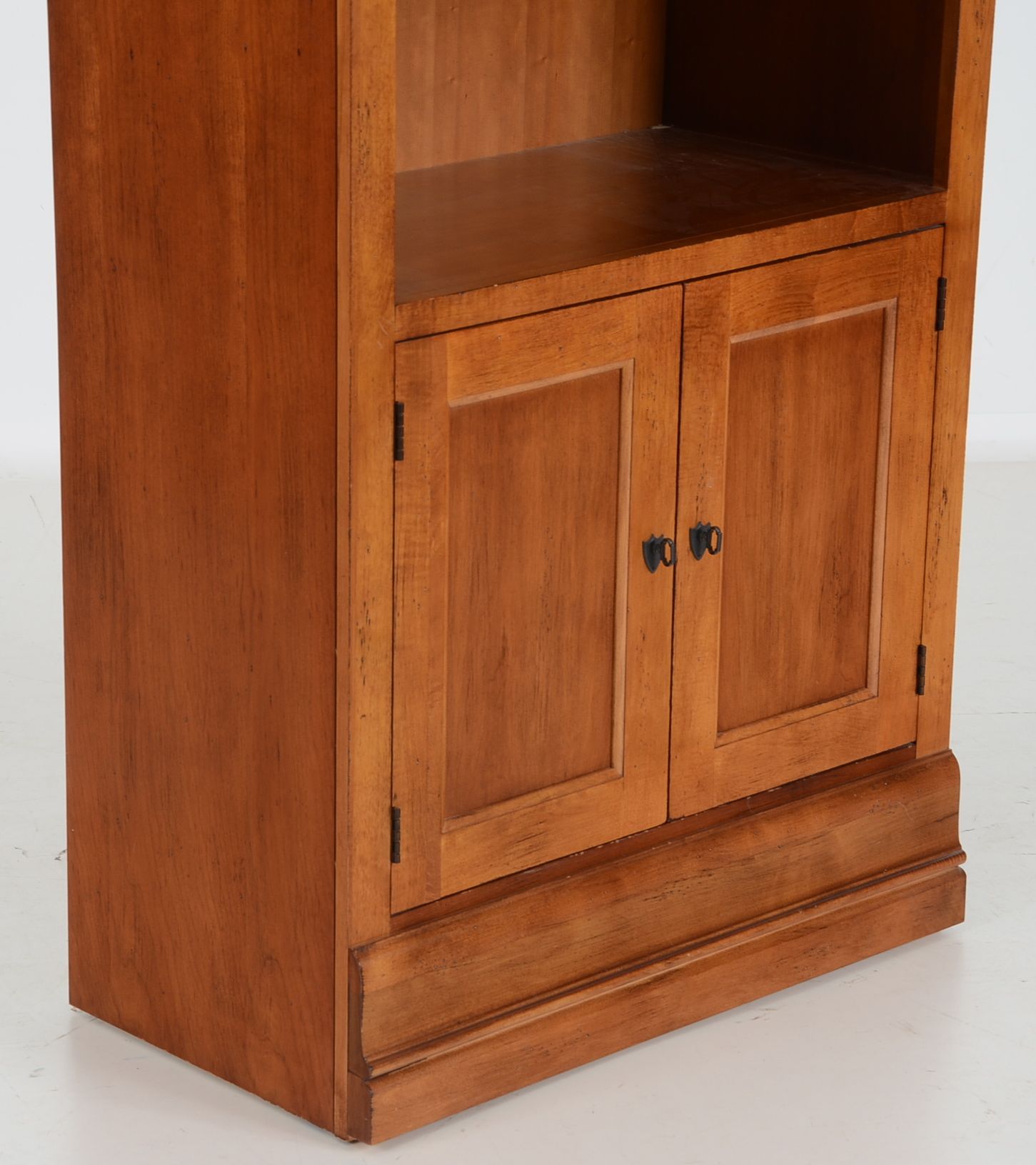 Hooker Furniture Lighted Cherry Wall Unit | EBTH