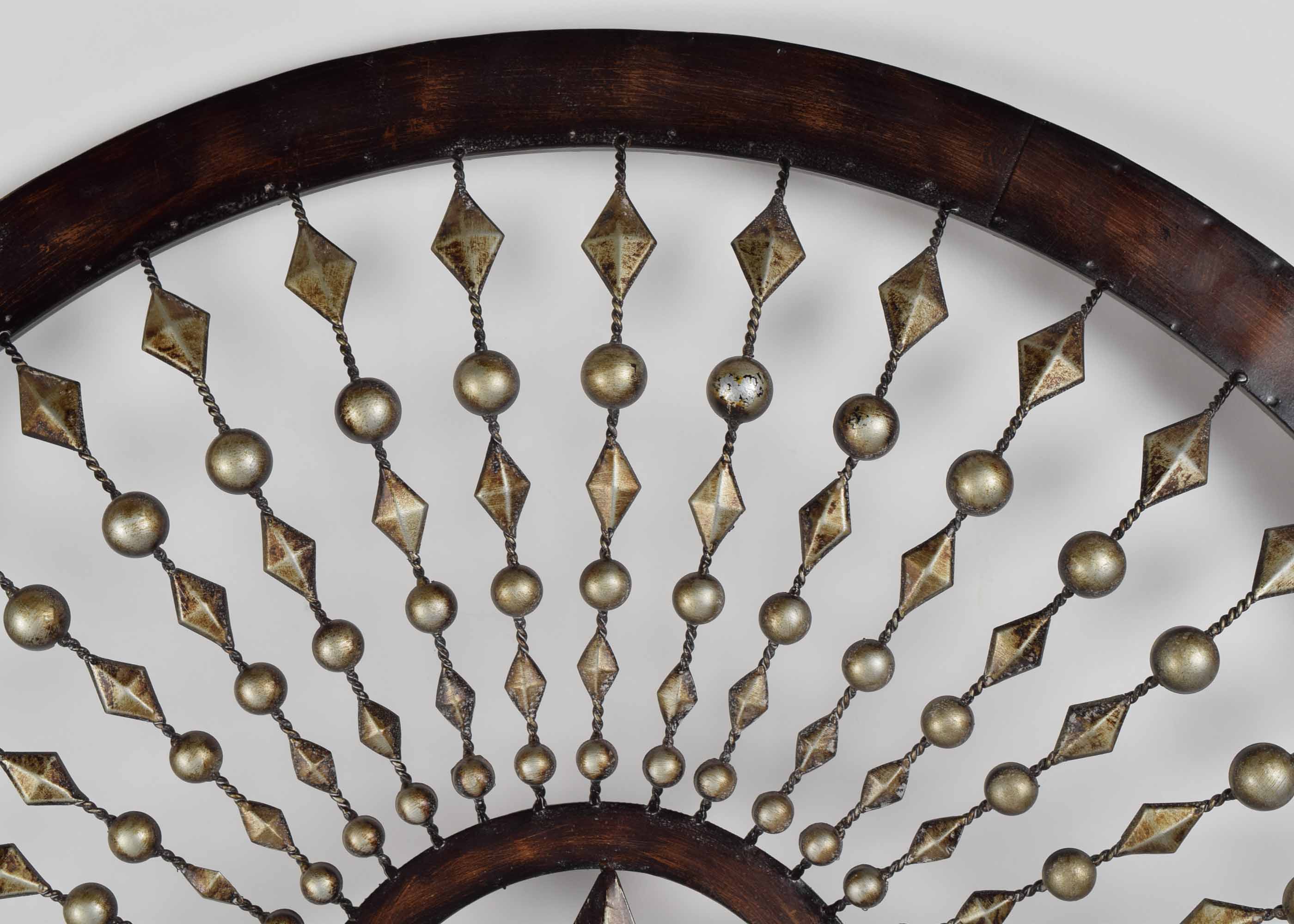 Round Metal Wall Hanging | EBTH