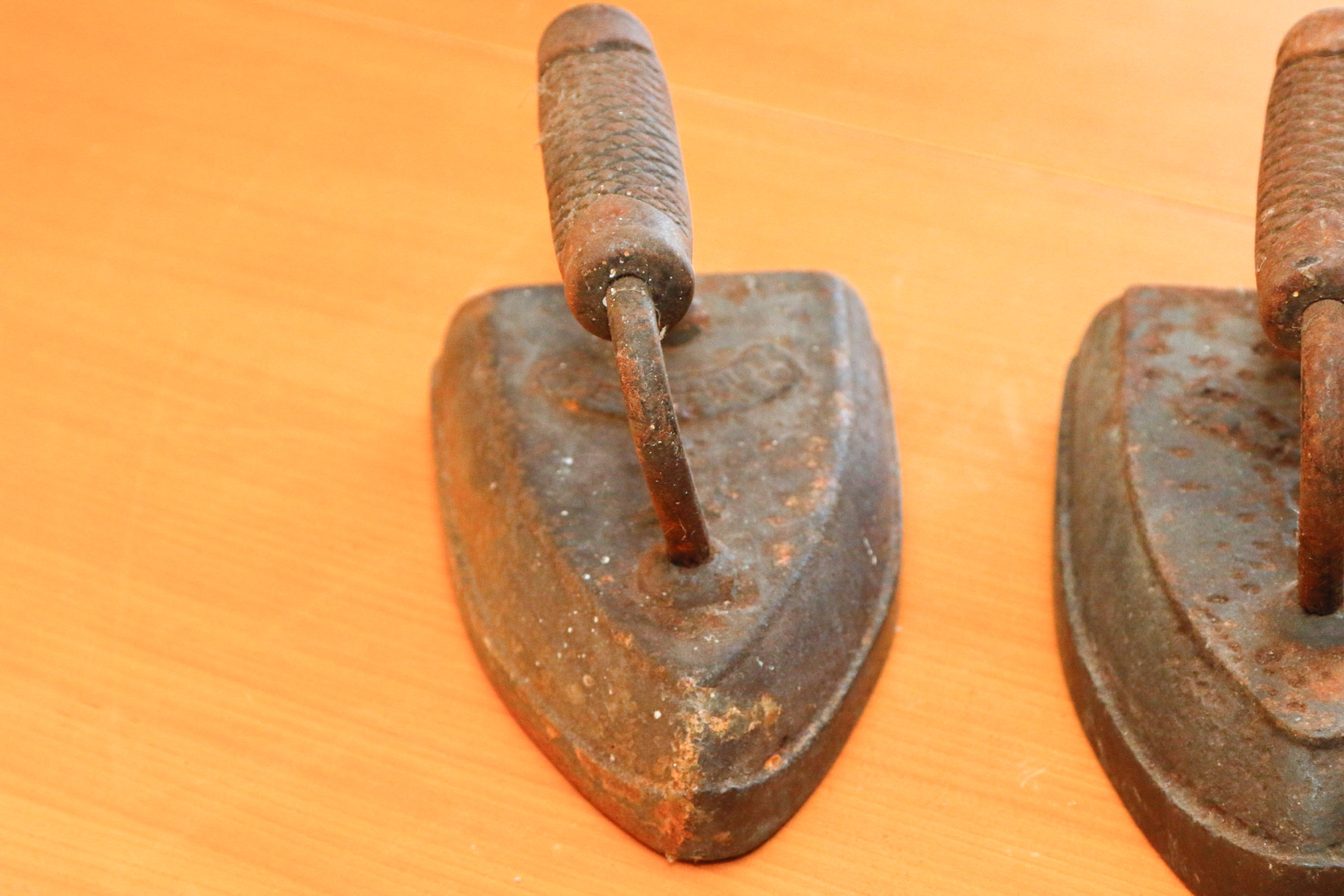 Collection of Four Antique Cast Iron Sad Irons | EBTH