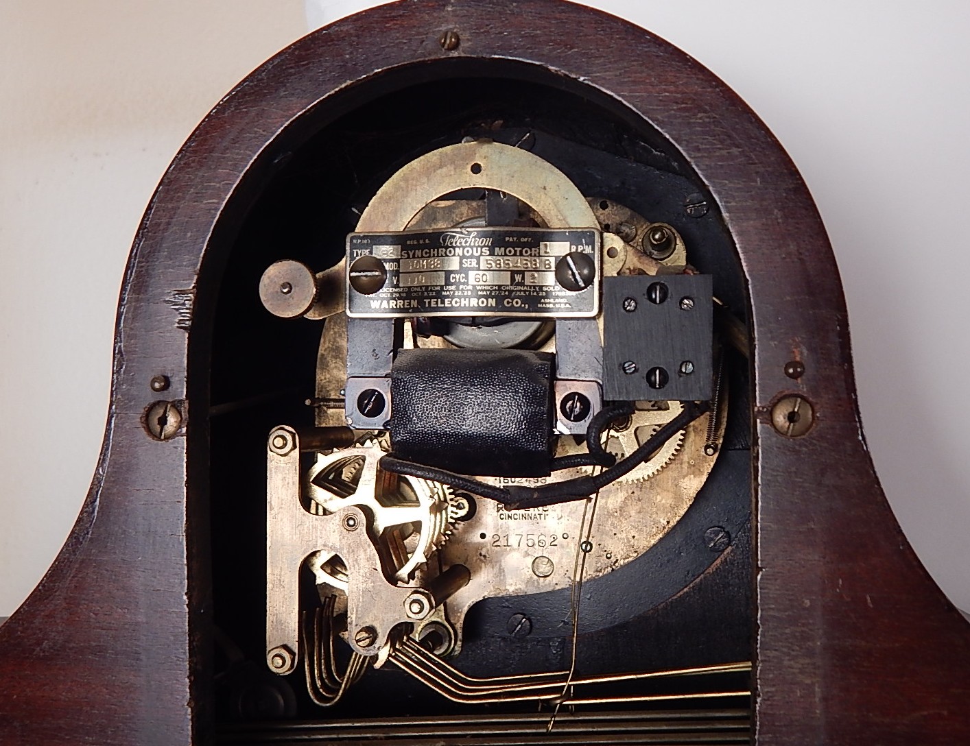 Vintage Telechron Mahogany Electric Mantel Clock | EBTH