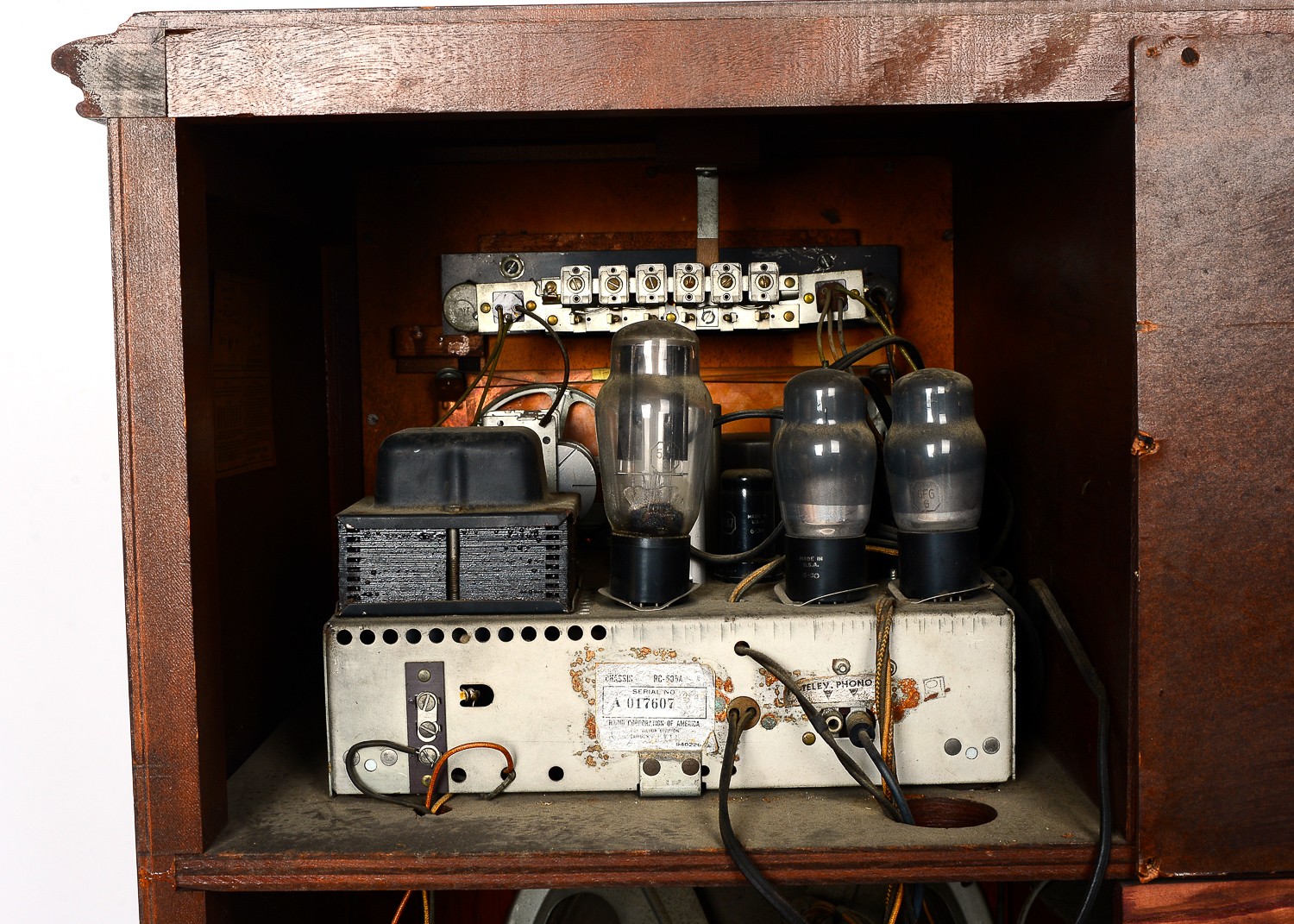 1946 RCA Victor Victrola Stereo Cabinet | EBTH