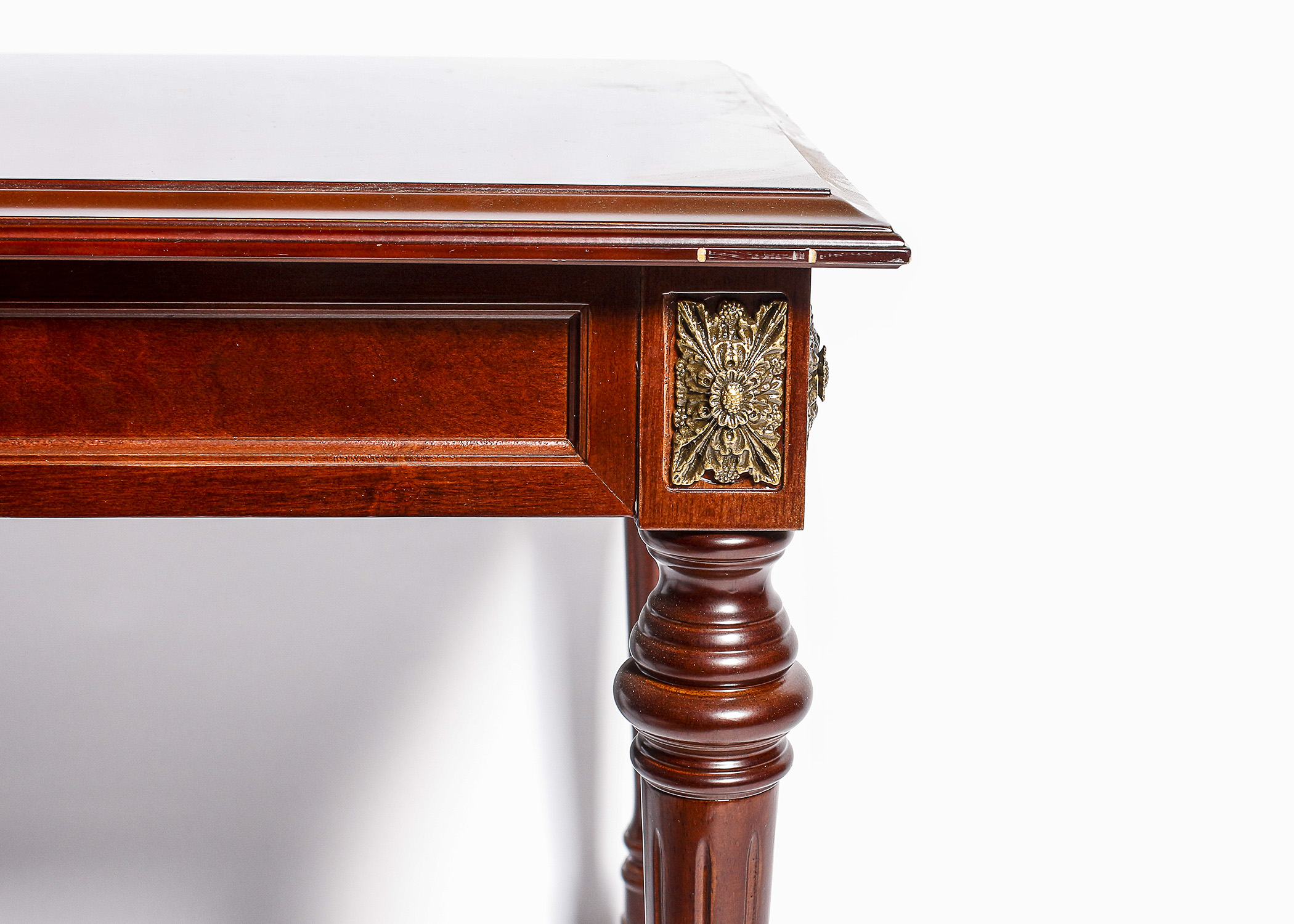 Pair of Bombay Company Accent Tables | EBTH
