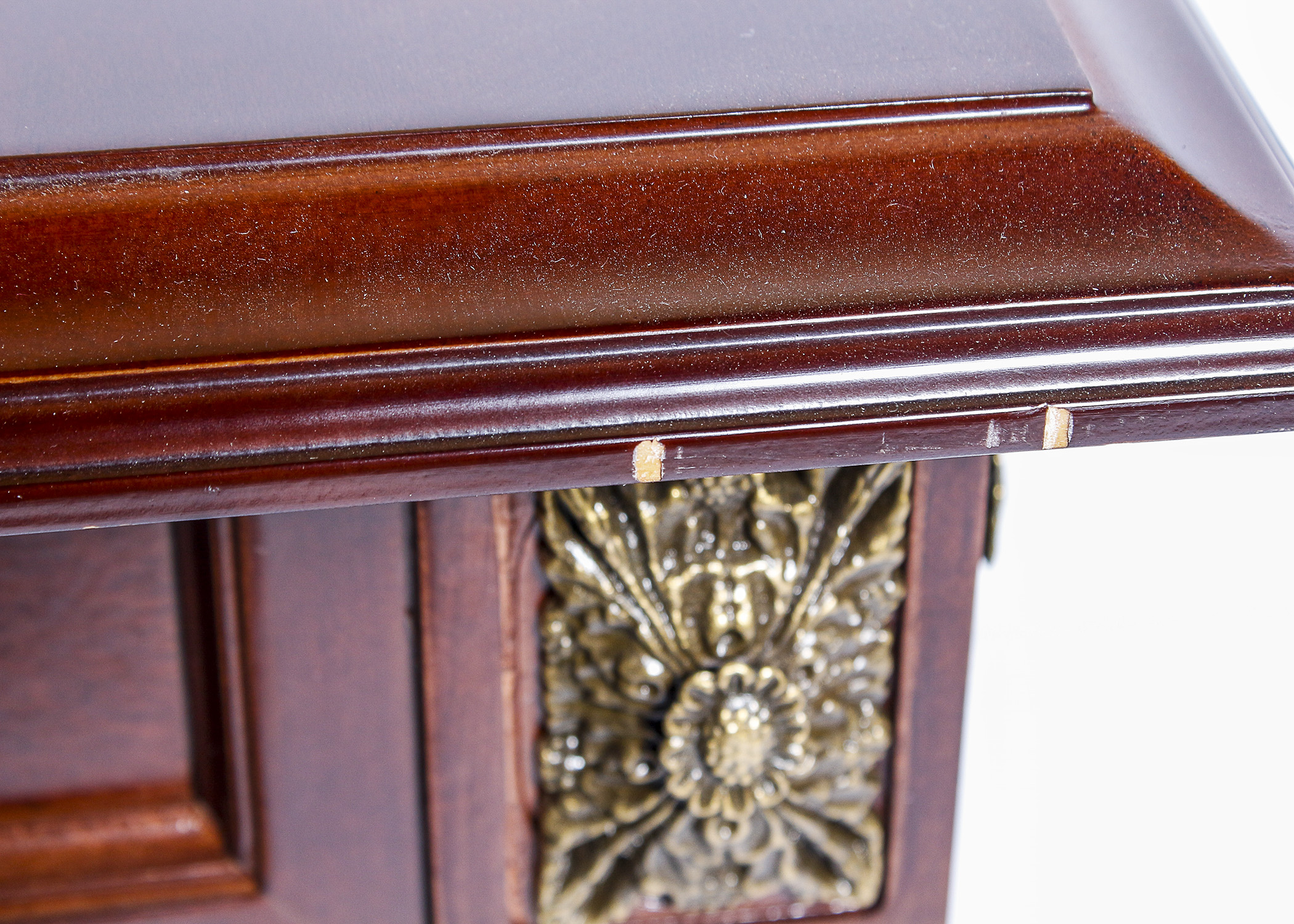 Pair of Bombay Company Accent Tables | EBTH