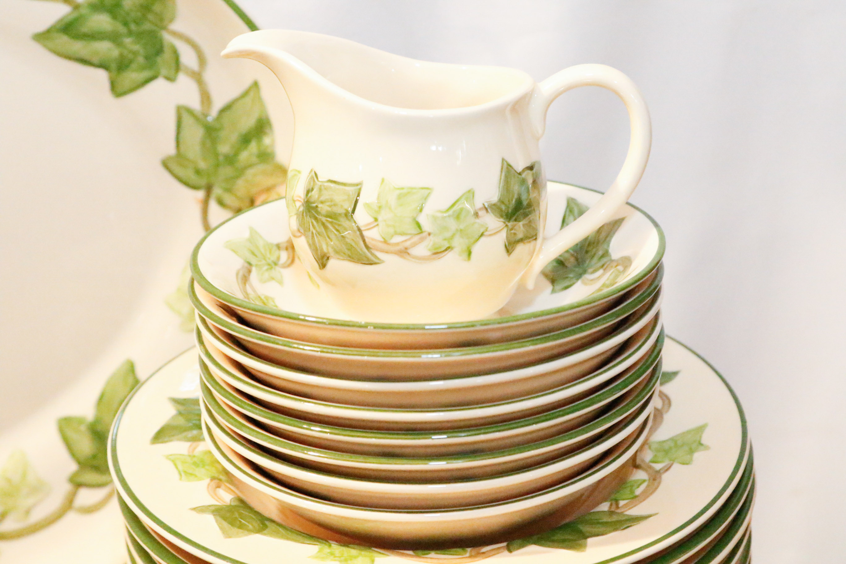Franciscan "Ivy" Pattern Dinnerware | EBTH