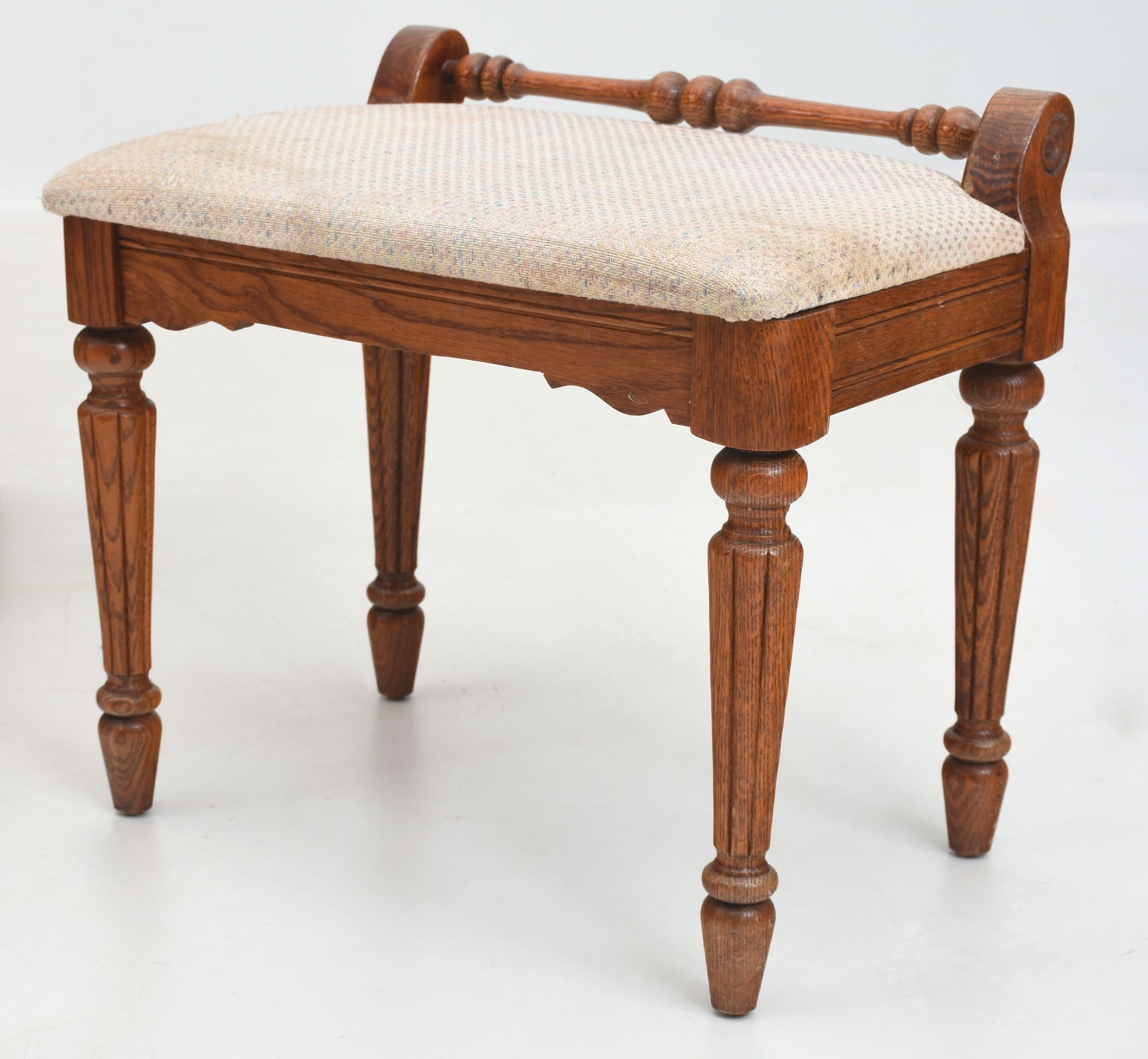 Lexington Furniture Victorian Sampler Collection - Vanity | EBTH