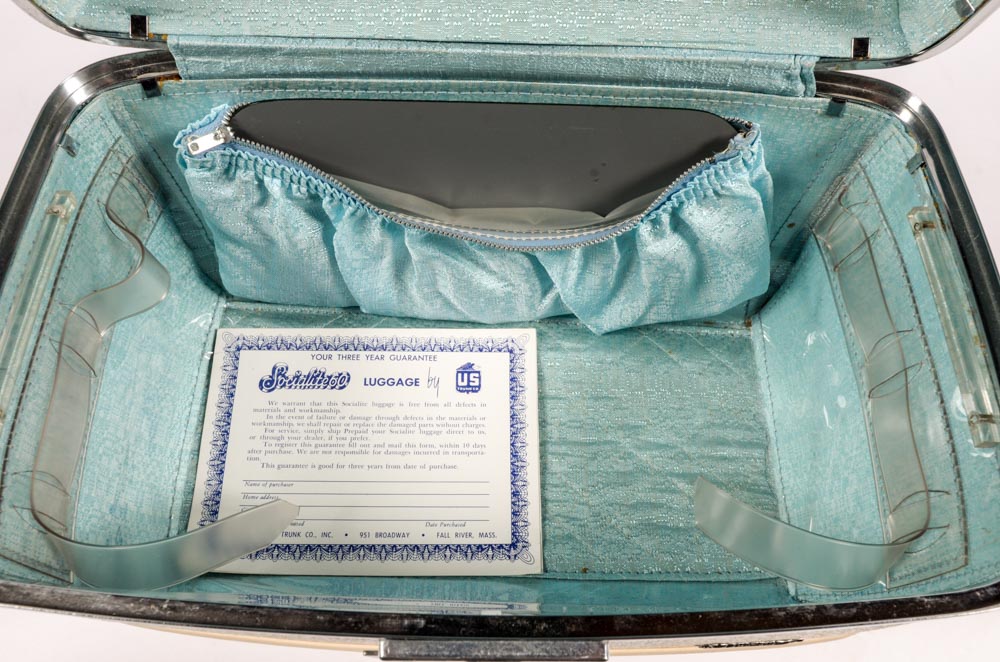 Vintage "Socialite 60" White Train Case | EBTH