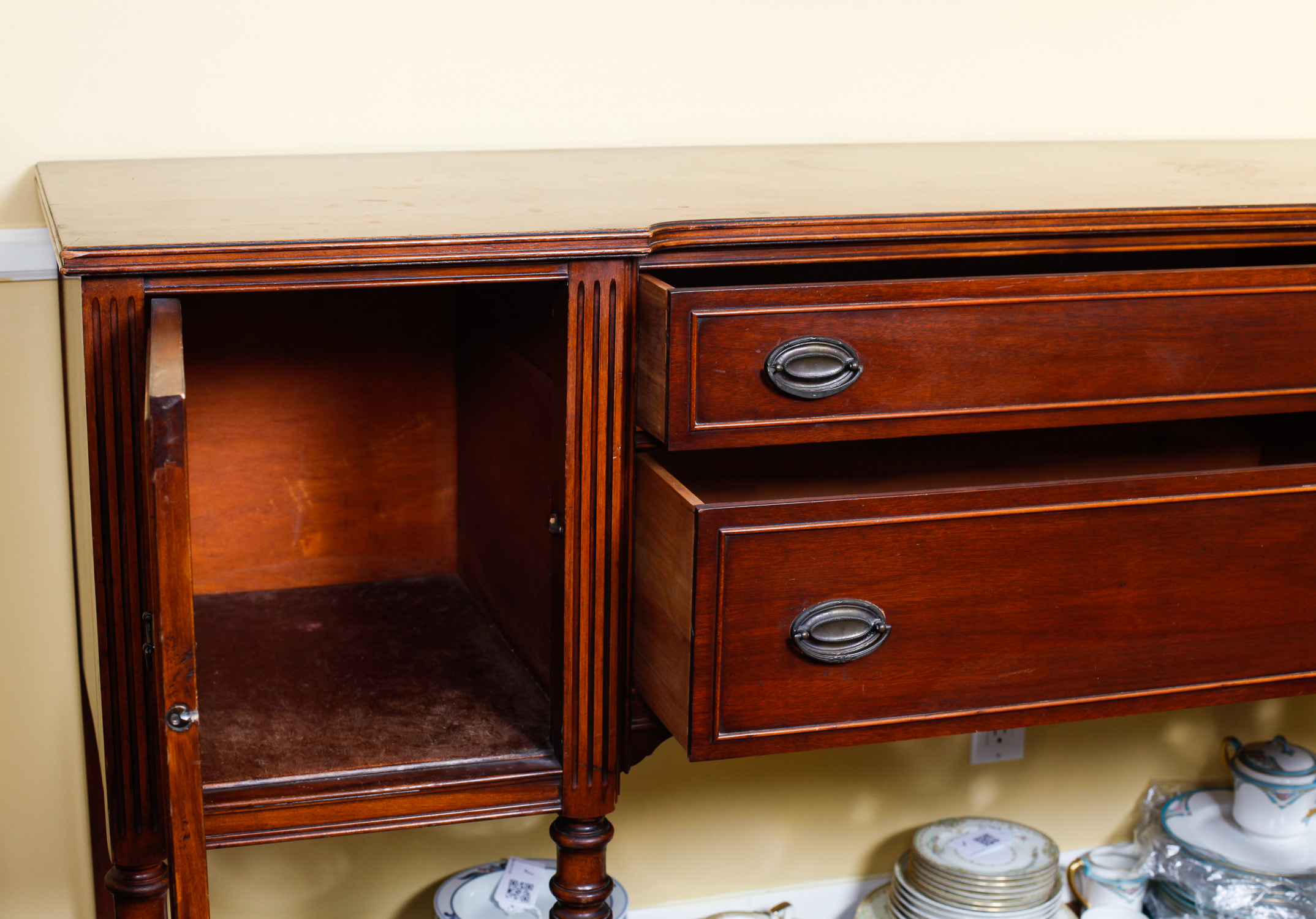 Walnut Duncan Phyfe Reproduction Sideboard | EBTH