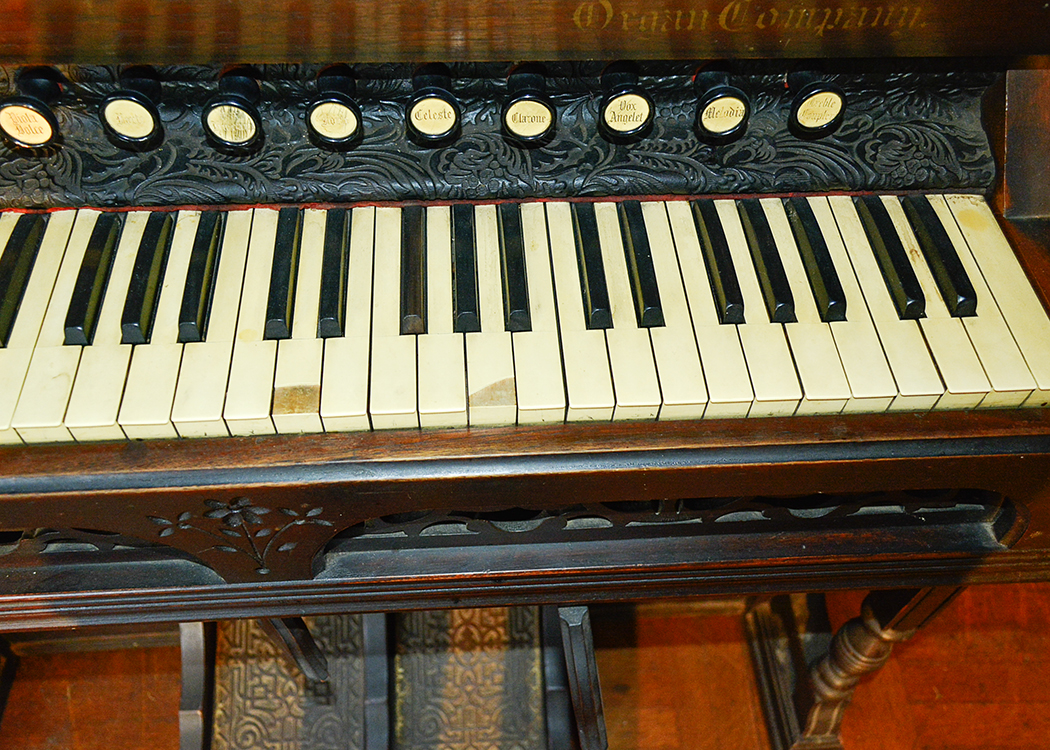 Victorian Clough and Marren Walnut Case Pump Organ | EBTH