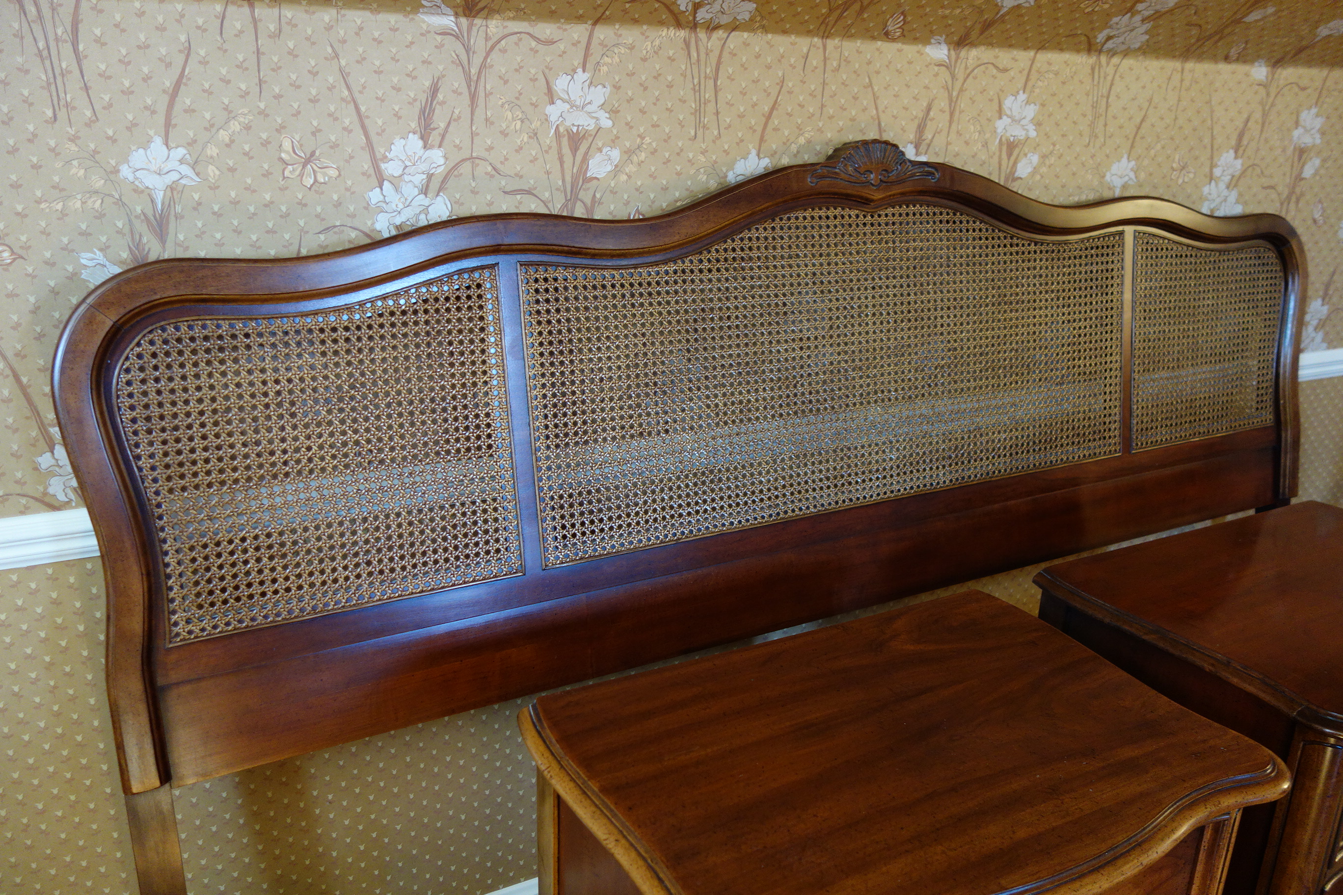 Vintage Dixie Furniture French Provincial Bedroom Set 7 Pieces | EBTH
