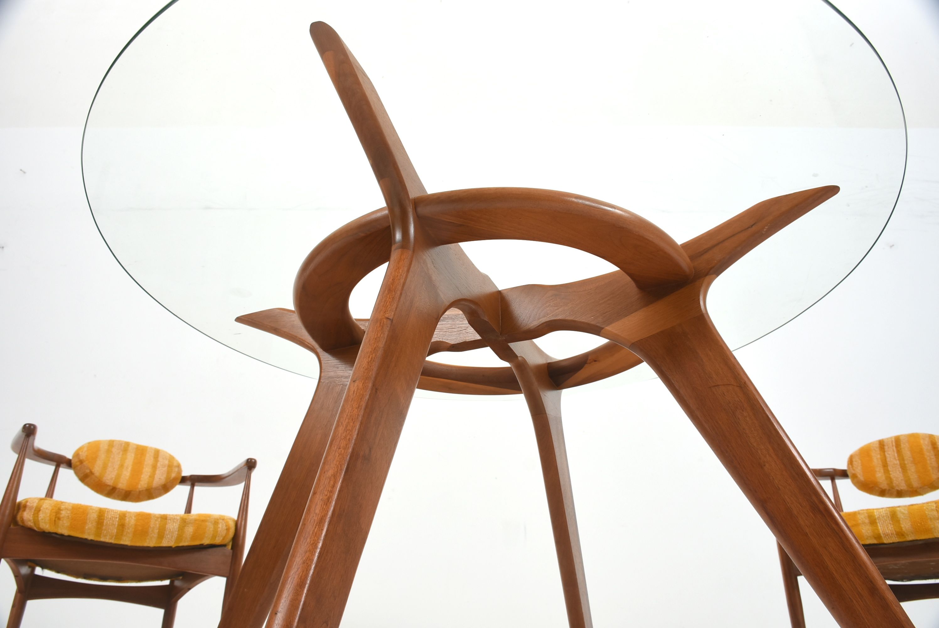 Adrian Pearsall Circular Table and Four Armchairs | EBTH