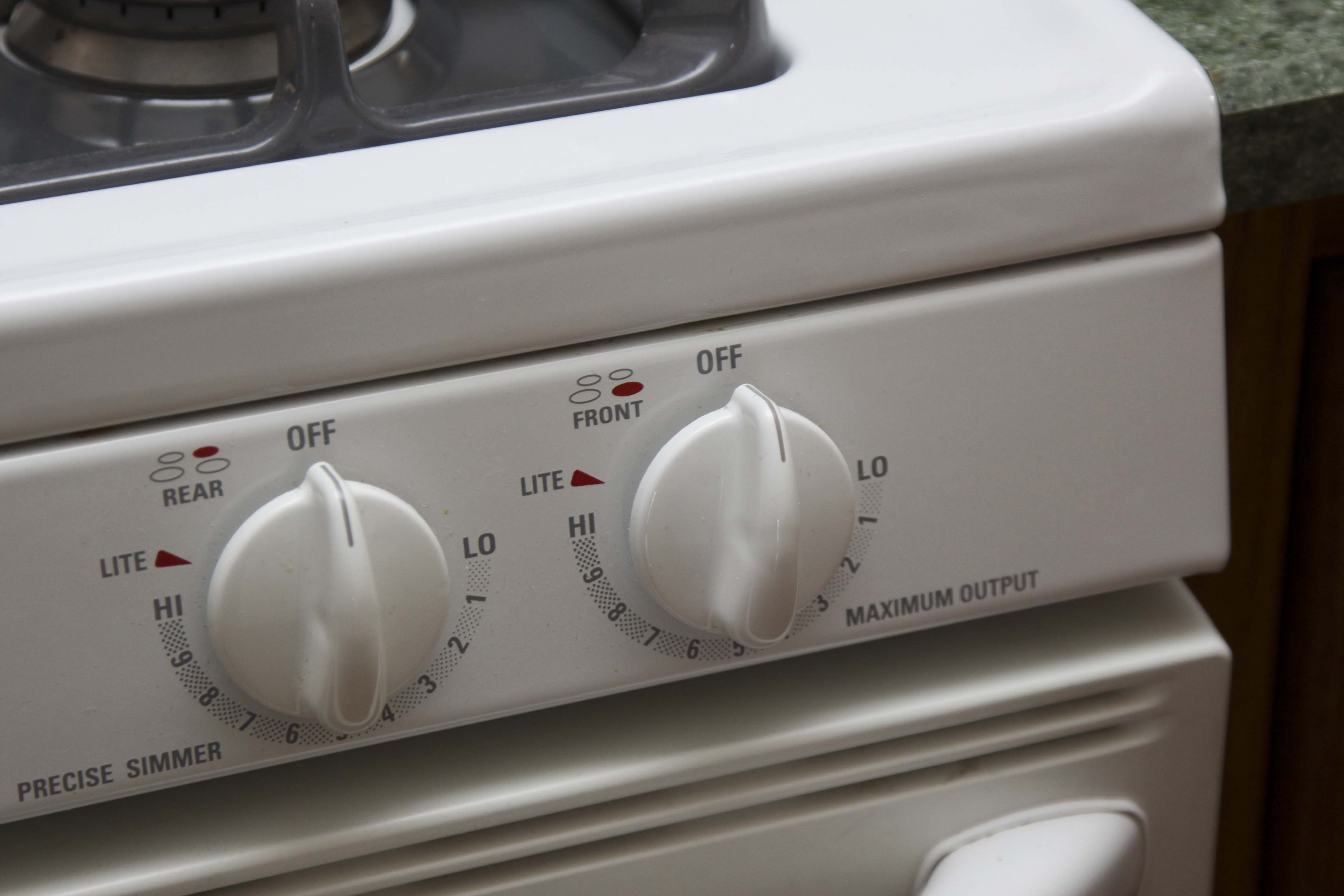 General Electric 'Profile XL44' Gas Stove in White | EBTH