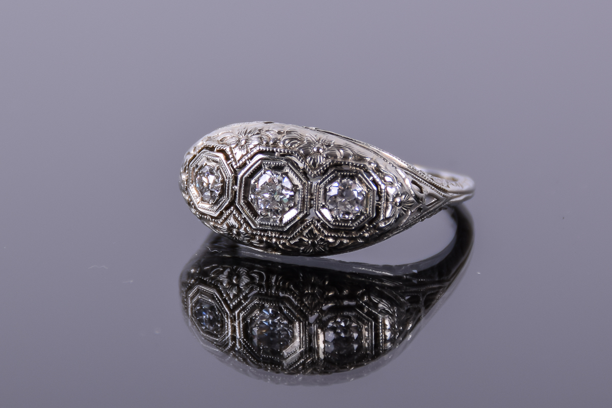 18K White Gold Diamond Ring | EBTH
