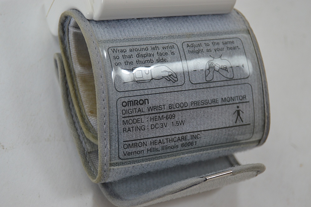 Homedics Thera P Omron Hem-609 Wrist Blood Pressure Monitor | EBTH