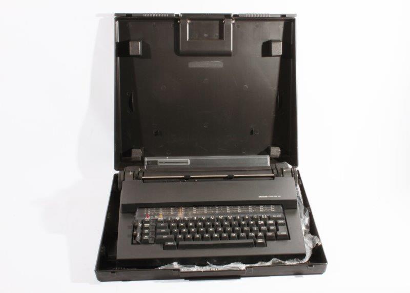 Praxis Olivetti Electric Typewriter | EBTH