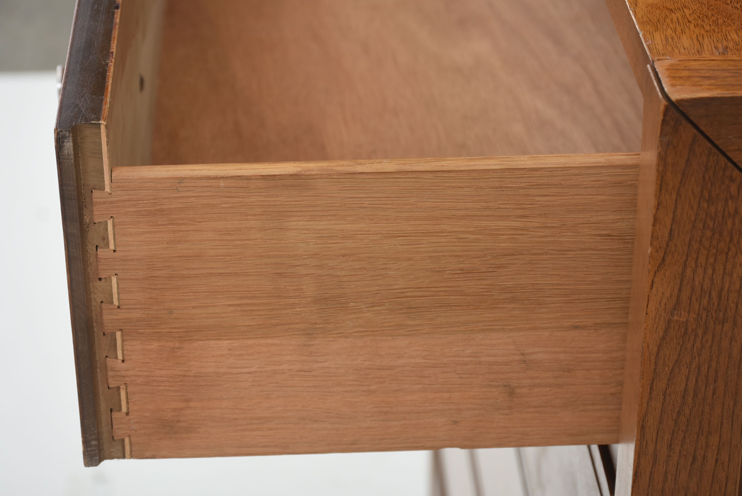 Vintage Basic-Witz Mahogany Dresser | EBTH