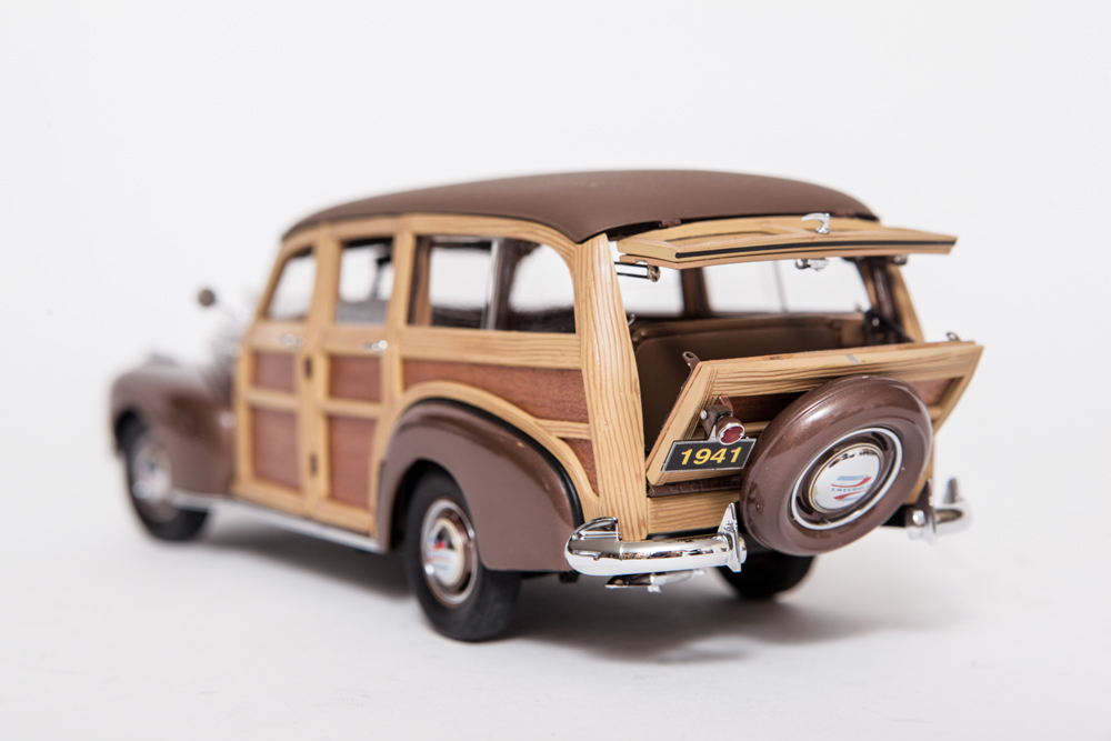 Collection of Wood Panel Model Cars by The Danbury Mint | EBTH