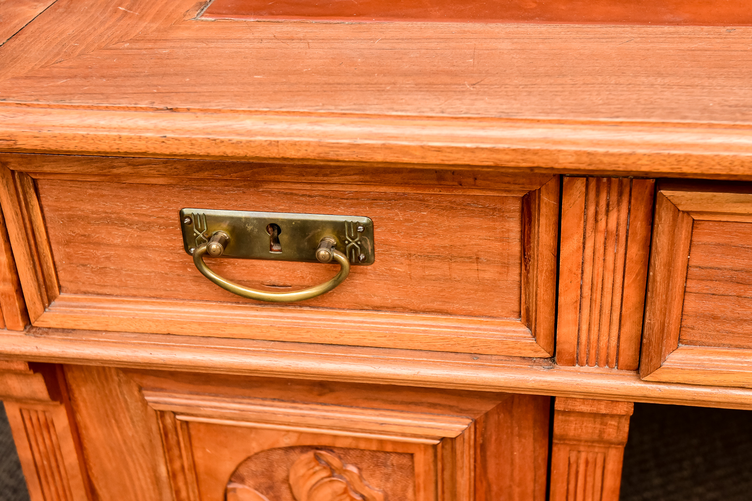 Antique Oak Desk with Stained Glass Doors | EBTH