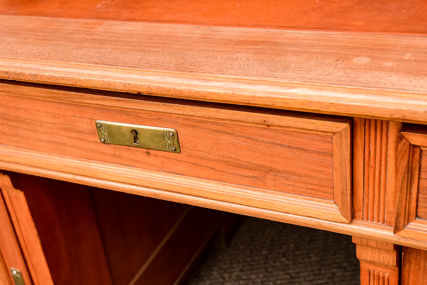 Antique Oak Desk with Stained Glass Doors | EBTH