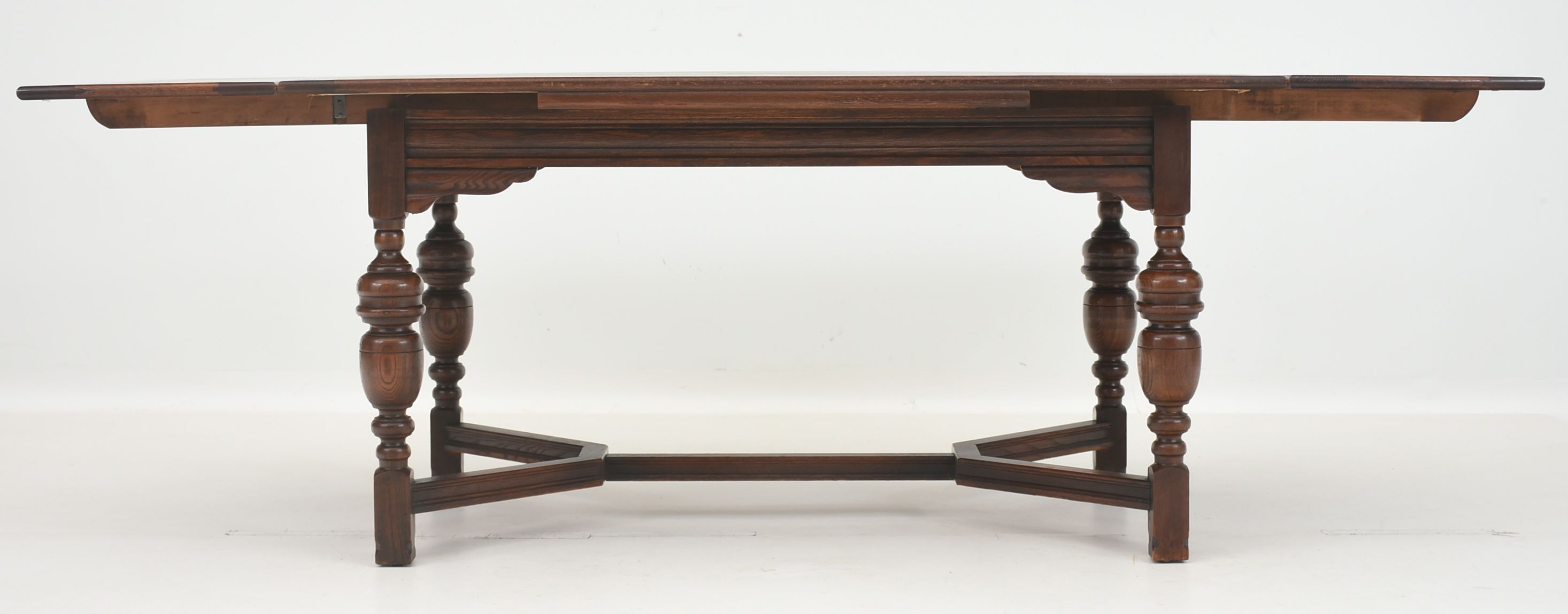 Extendable Tudor-style Oak Wood Dining Table and Chairs | EBTH