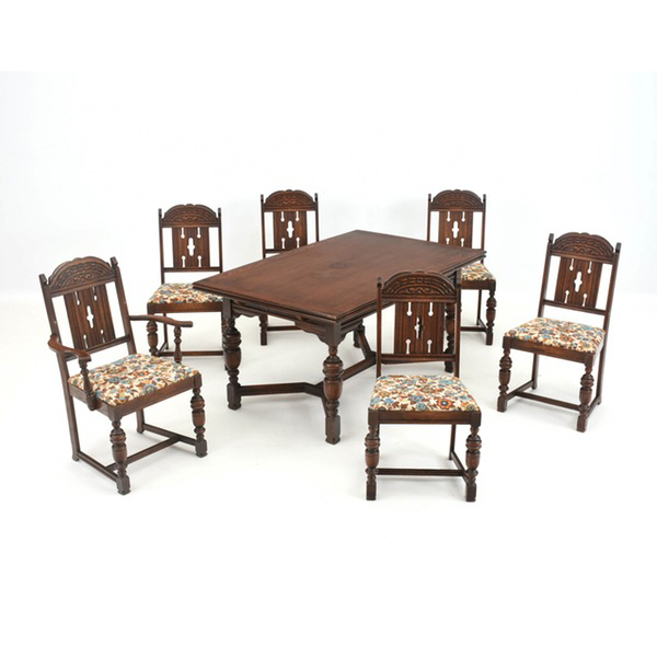 Extendable Tudor-style Oak Wood Dining Table and Chairs | EBTH