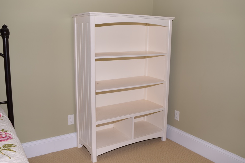 Cream Tone Book Shelf With Bead Board Sides | EBTH