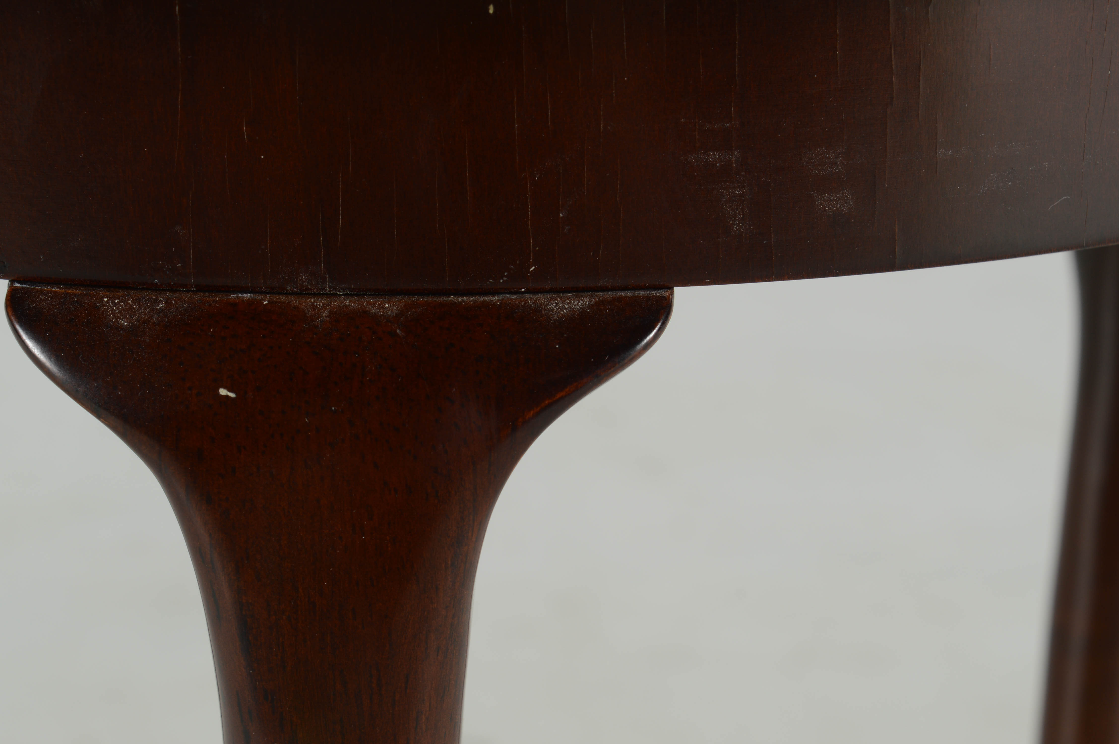 Bombay Company Accent Table with Plate Holder | EBTH