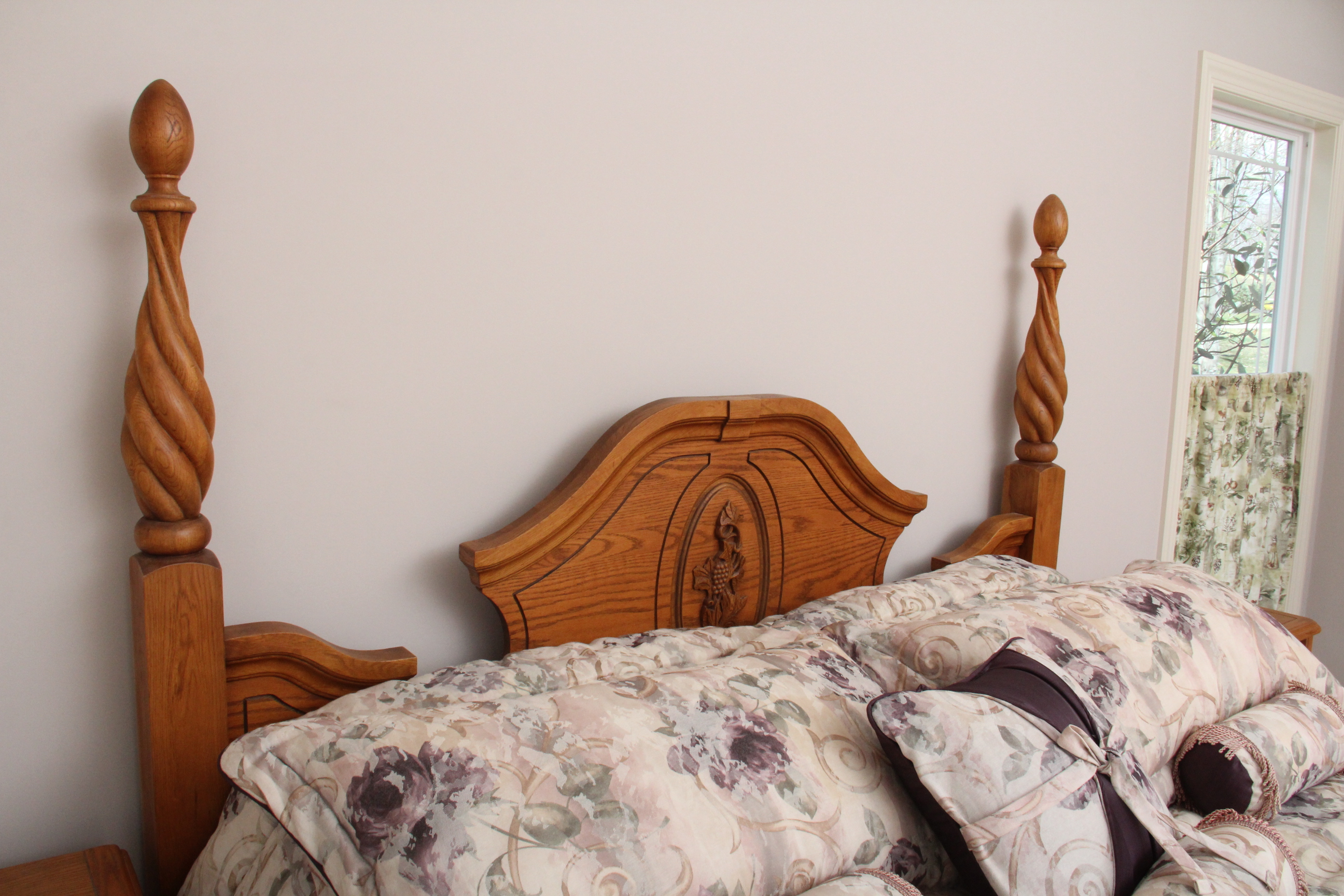 Arbek Oak California King Four Poster Bed | EBTH