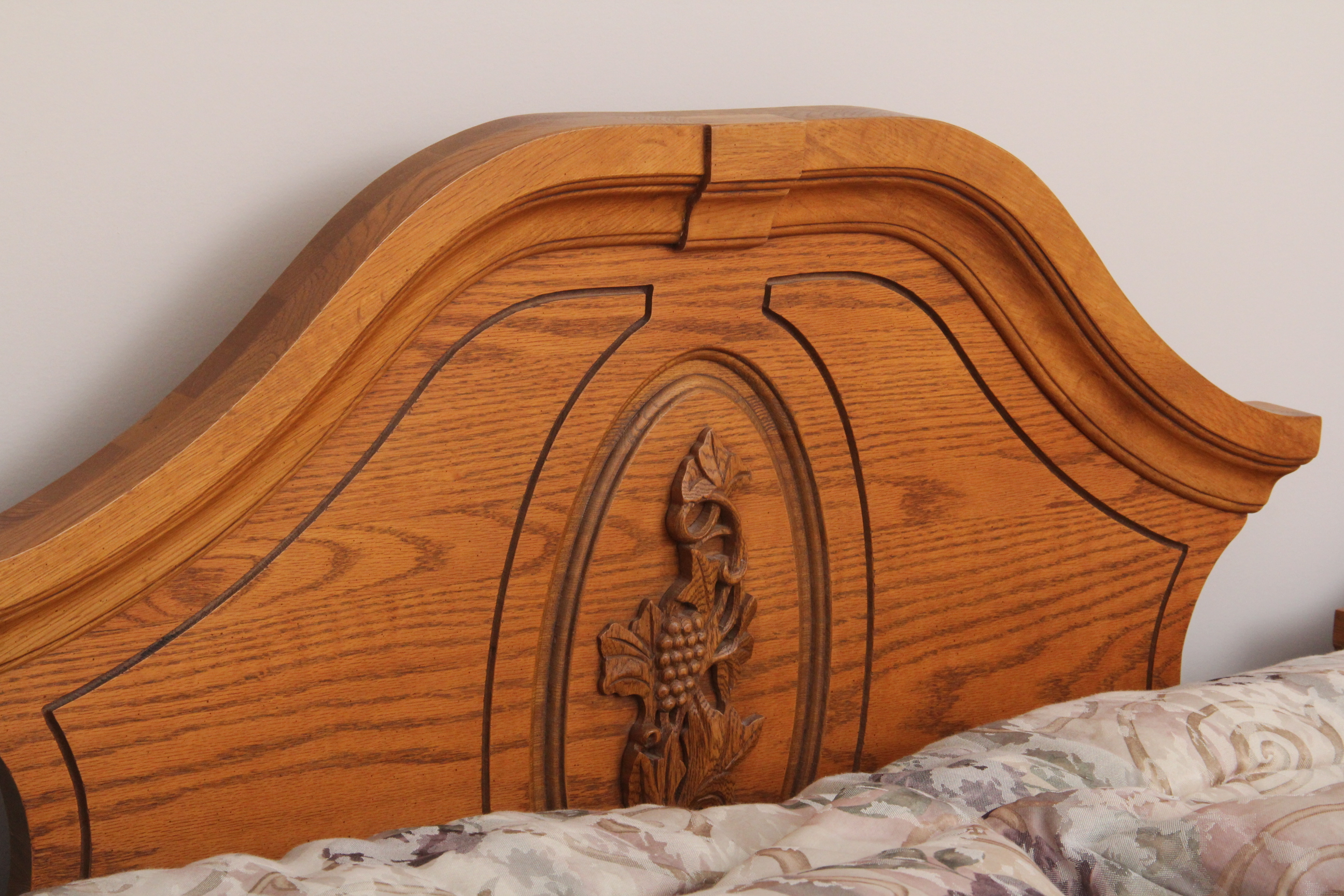 Arbek Oak California King Four Poster Bed | EBTH