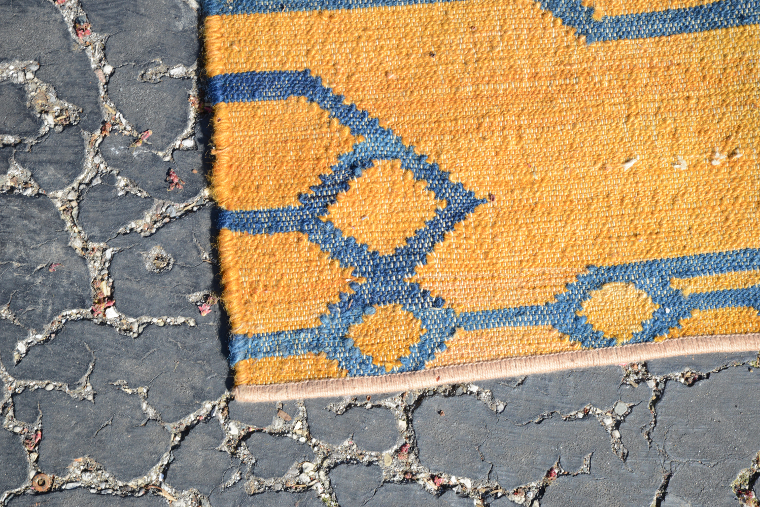 Handwoven Flatweave Indian Wool Dhurrie Rug | EBTH