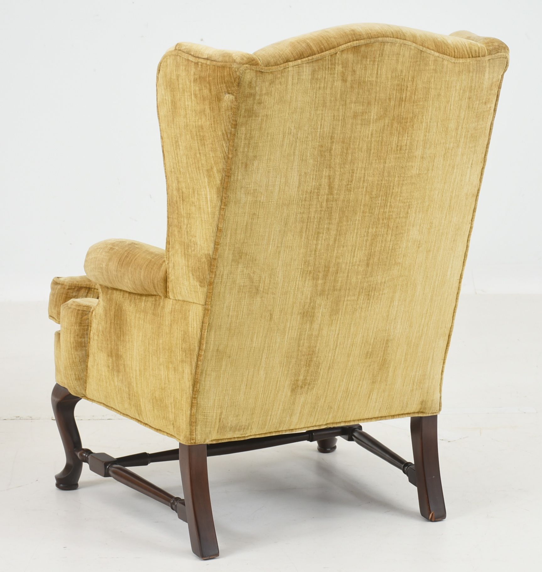 Pair of Harden Queen Anne Style Wing Chairs | EBTH
