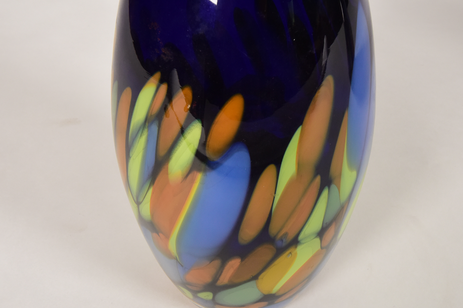 Pair of Makora Handblown Art Glass Vessels | EBTH