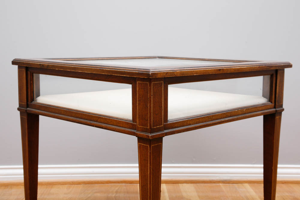 English Mahogany Shadow Box Display Table | EBTH