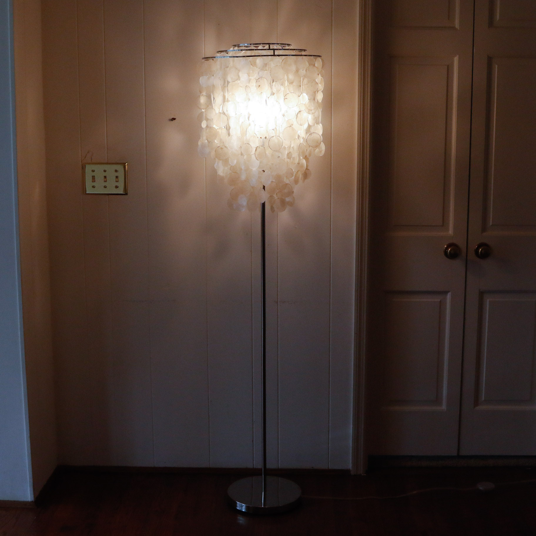 Verner Panton Style Mother of Pearl Capiz Shell Floor Lamp | EBTH