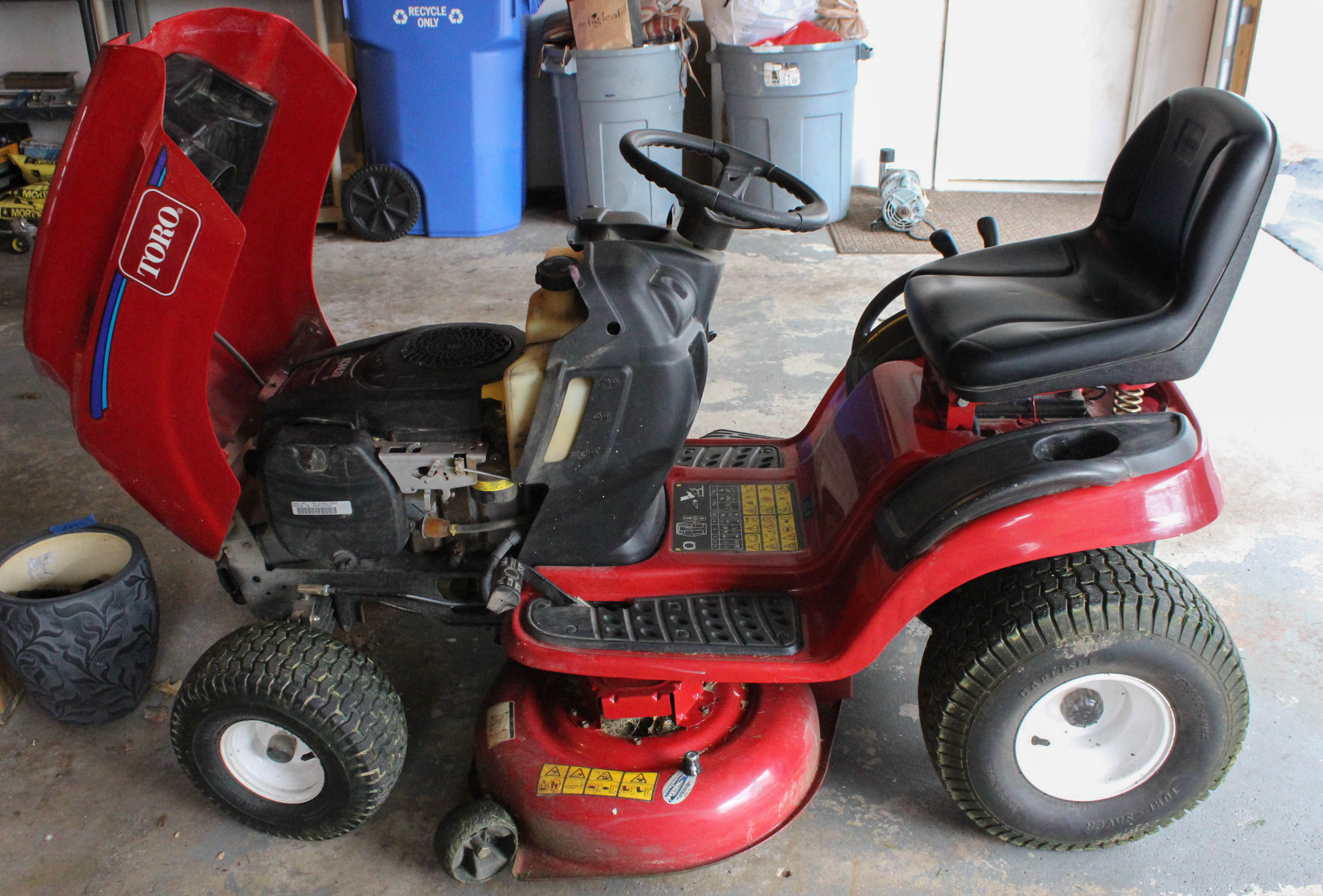 Toro LX 427 Lawn Tractor | EBTH