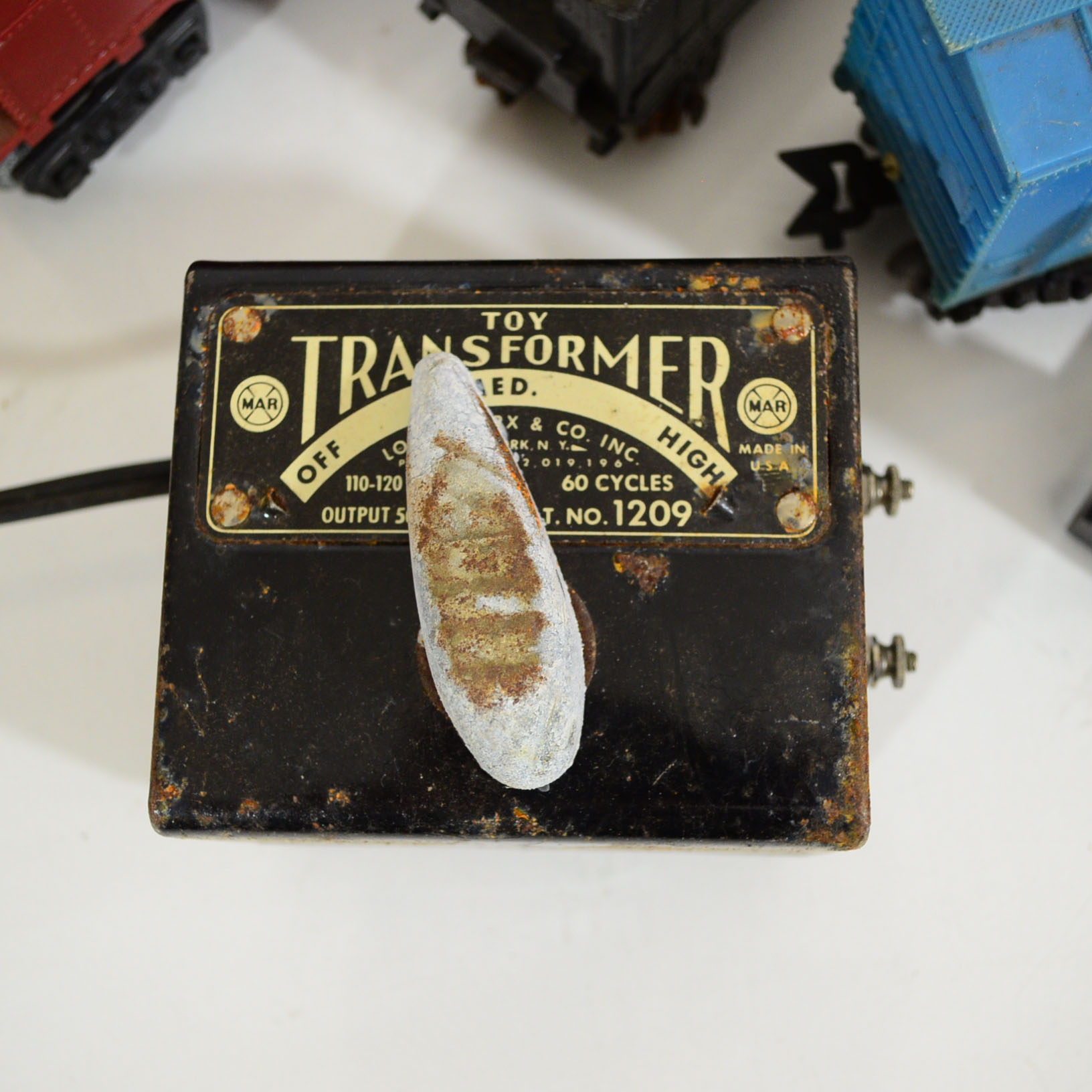 Vintage Marx Model Trains, Transformers, And Lionel Tin Signs | EBTH