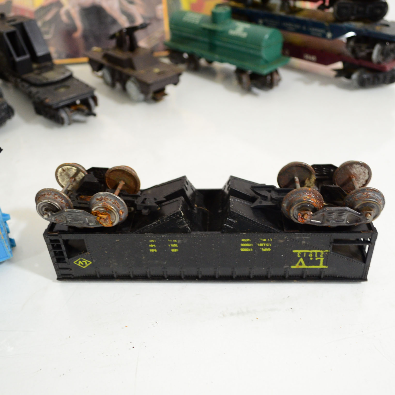 Vintage Marx Model Trains, Transformers, And Lionel Tin Signs | EBTH