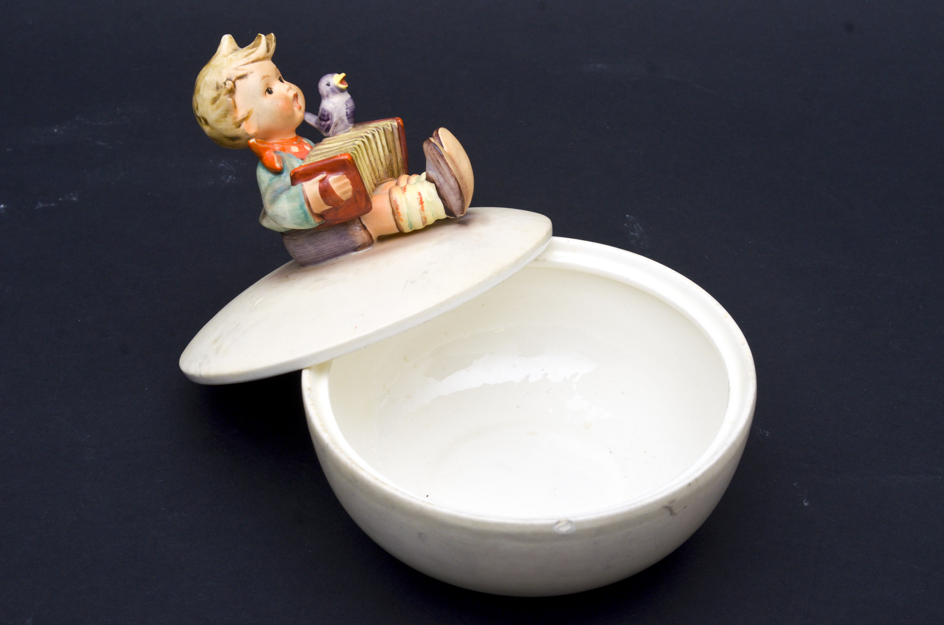 Pair of Hummel Trinket Boxes | EBTH