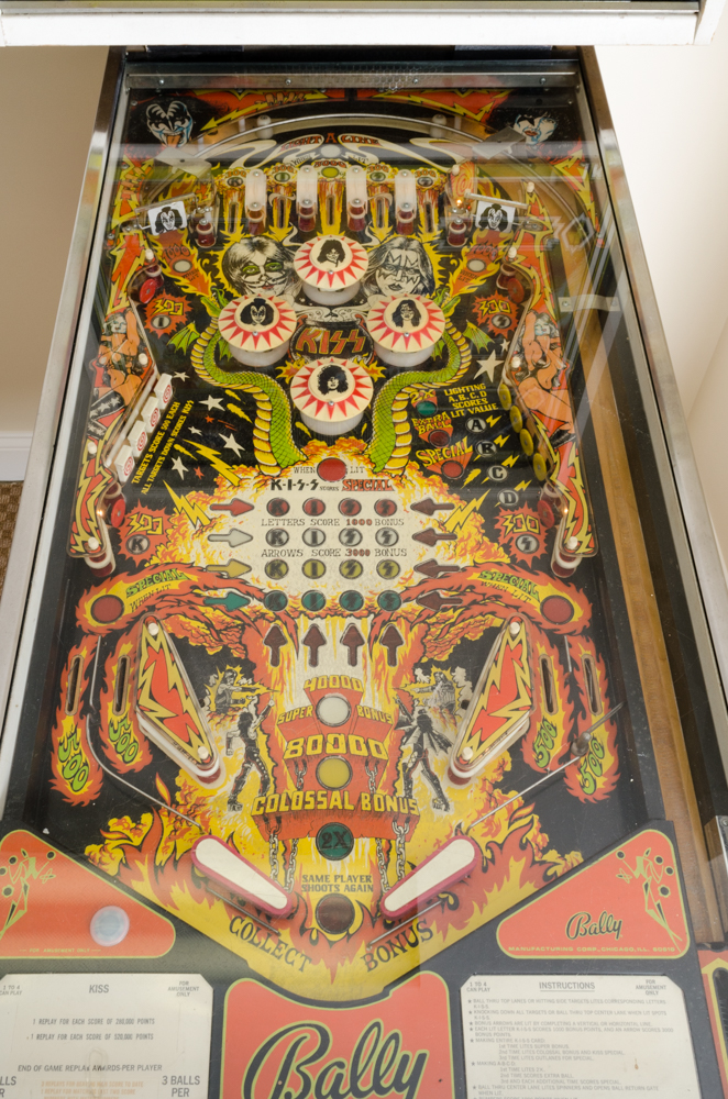 Vintage Bally "Kiss" Pinball Machine | EBTH
