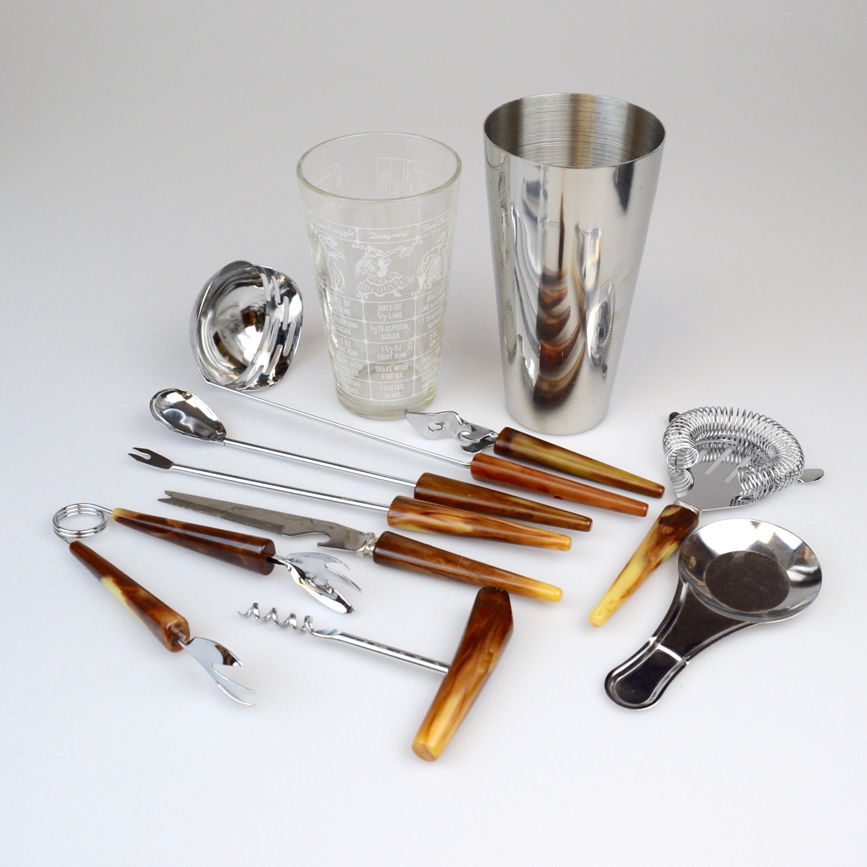 Vintage Bakelite Bar Set | EBTH