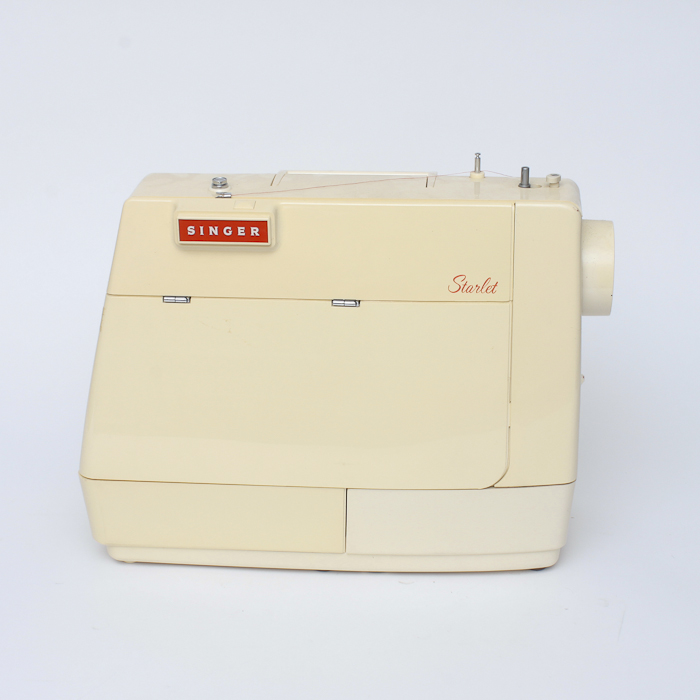 Singer "Starlet" Sewing Machine | EBTH